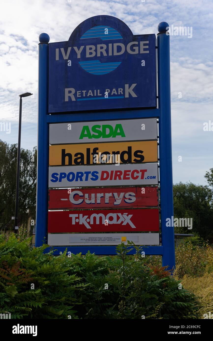 London empty retail units hi-res stock photography and images - Alamy