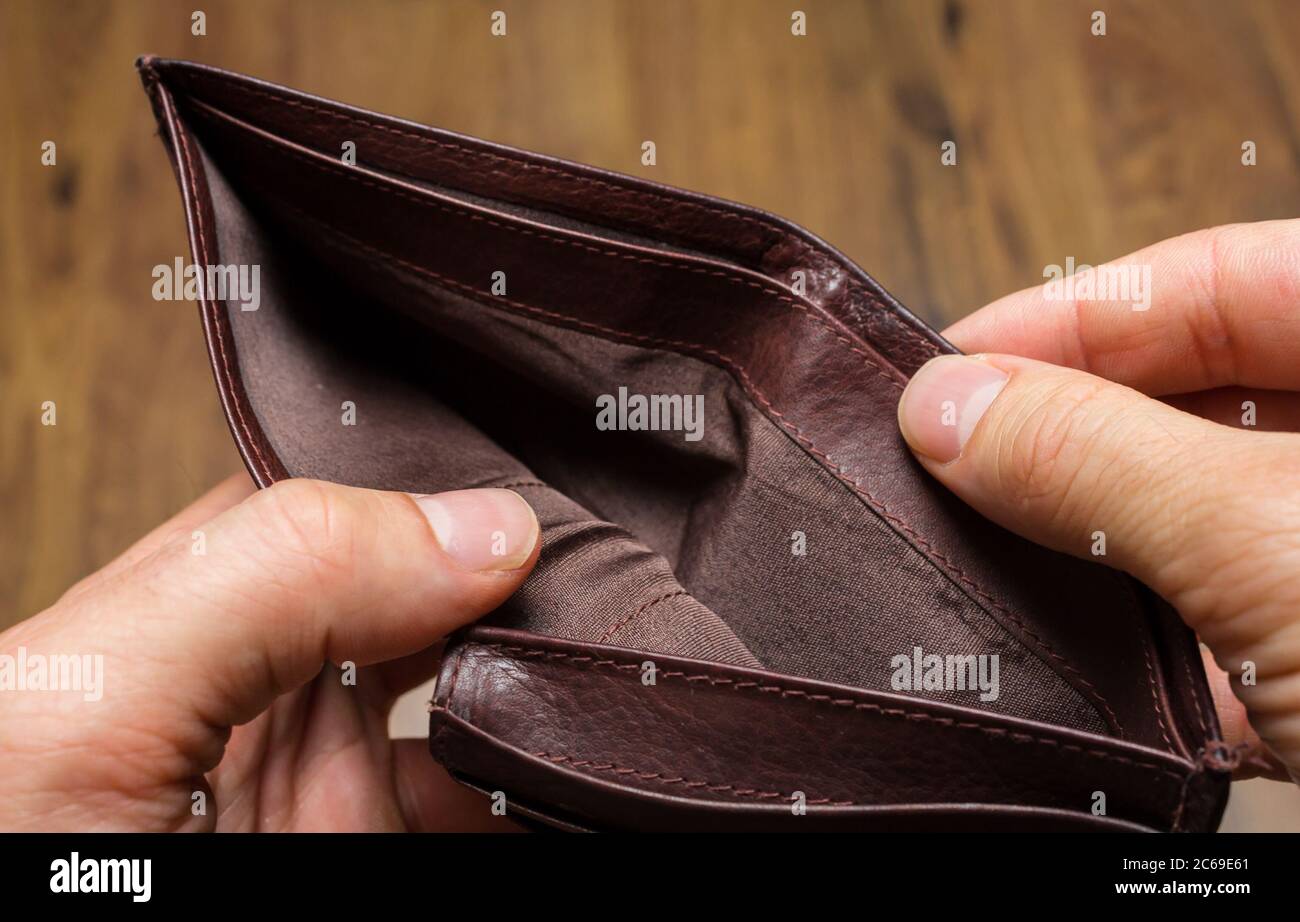 Missing wallet hi-res stock photography and images - Alamy