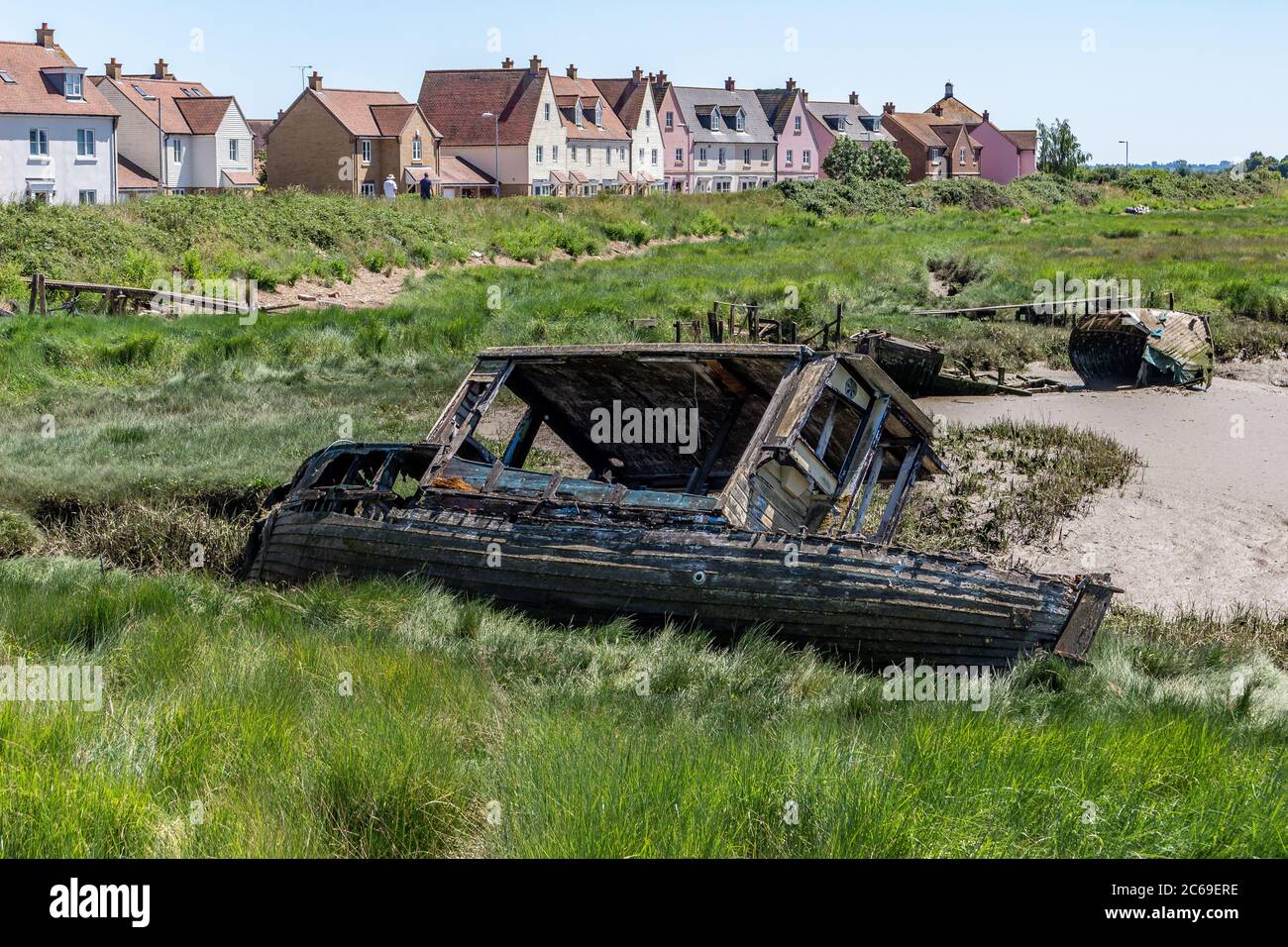 Old boat sinking into the mud hi-res stock photography and images - Alamy