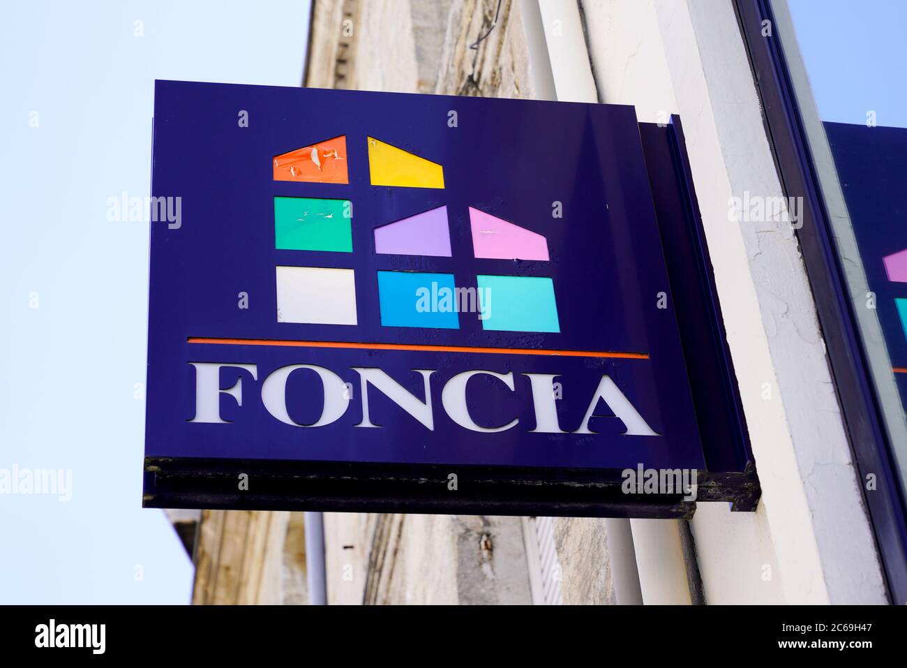 Foncia logo hi-res stock photography and images - Alamy