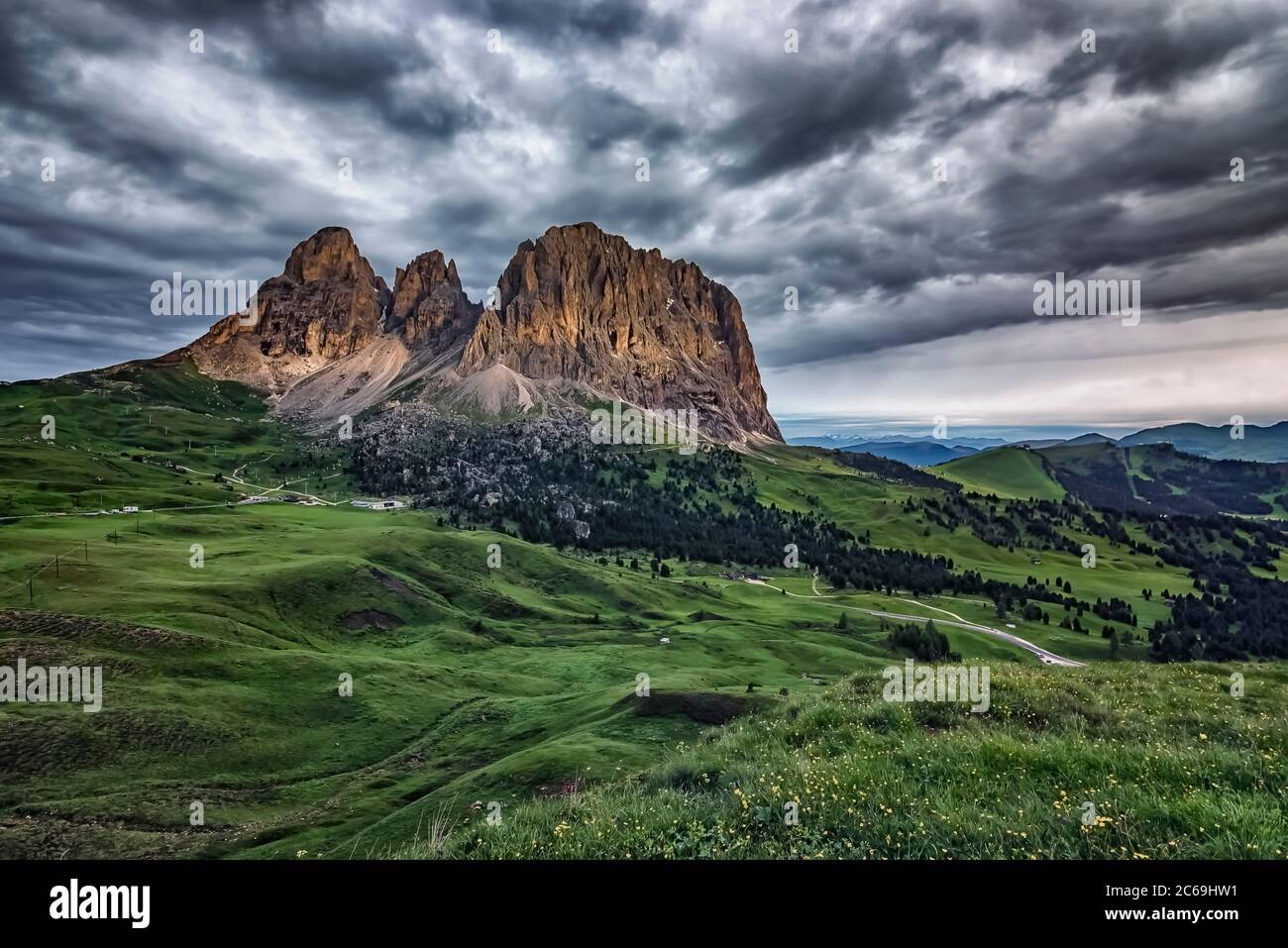 Dolomites dolomiti mountain alps hi-res stock photography and images ...
