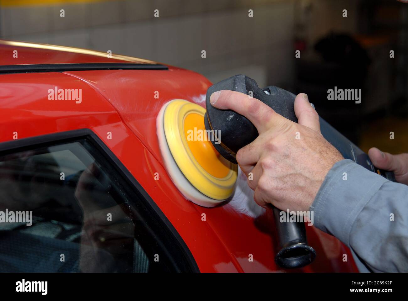 Carmechanic hi-res stock photography and images - Alamy