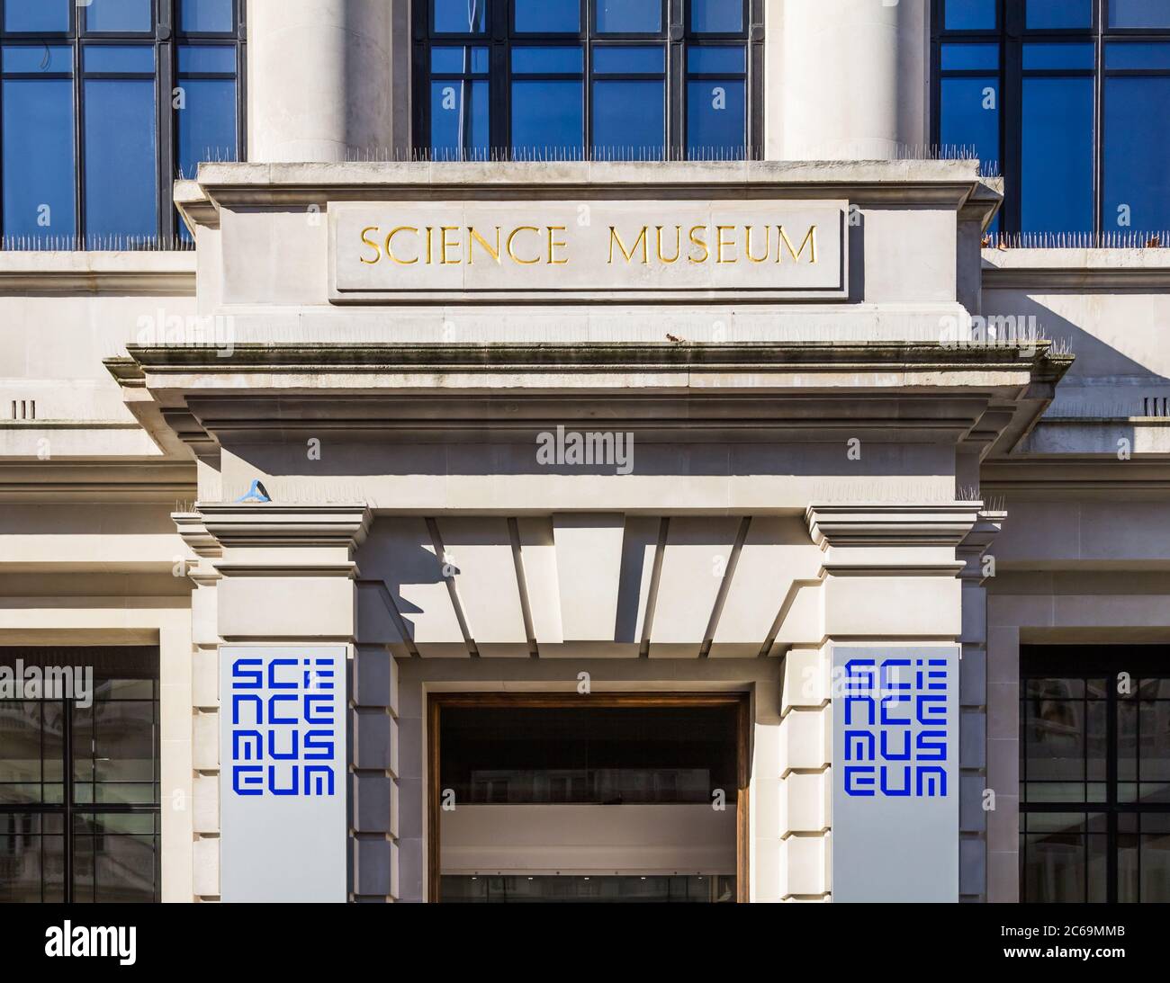 Entrance sign science museum hi-res stock photography and images - Alamy