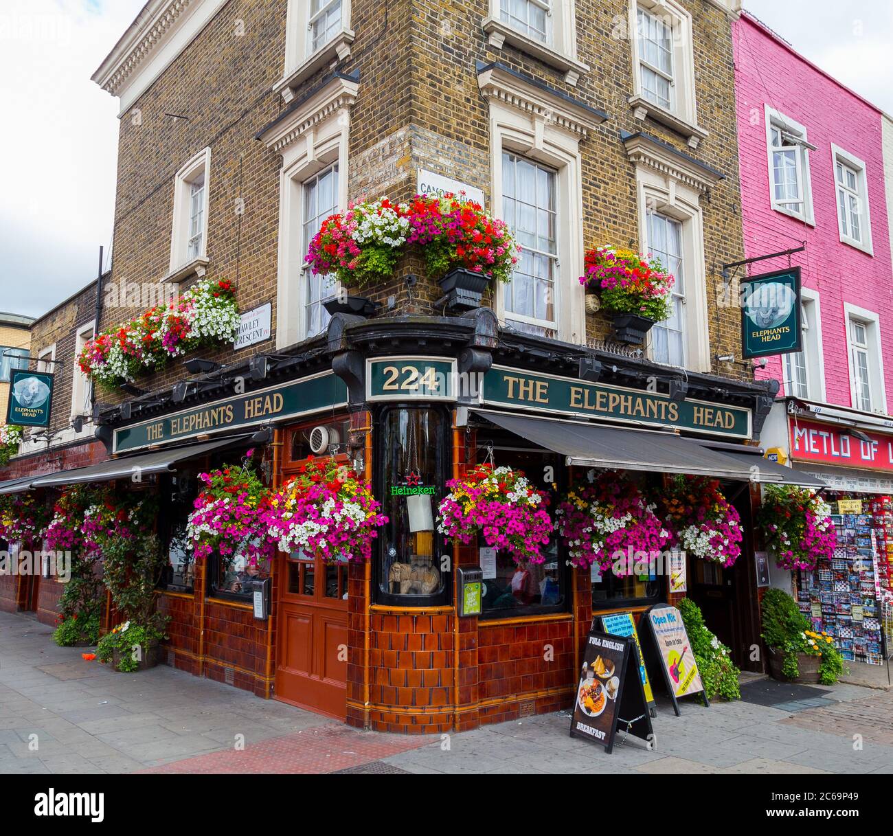 Camden High Street Pub High Resolution Stock Photography and Images - Alamy