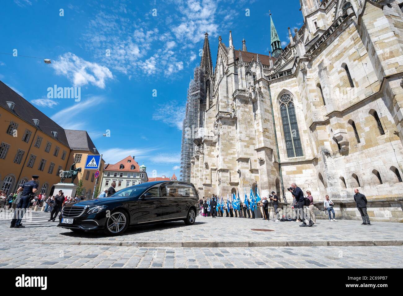 Regensburg, Germany. 08th July, 2020. The hearse with the coffin of the ...