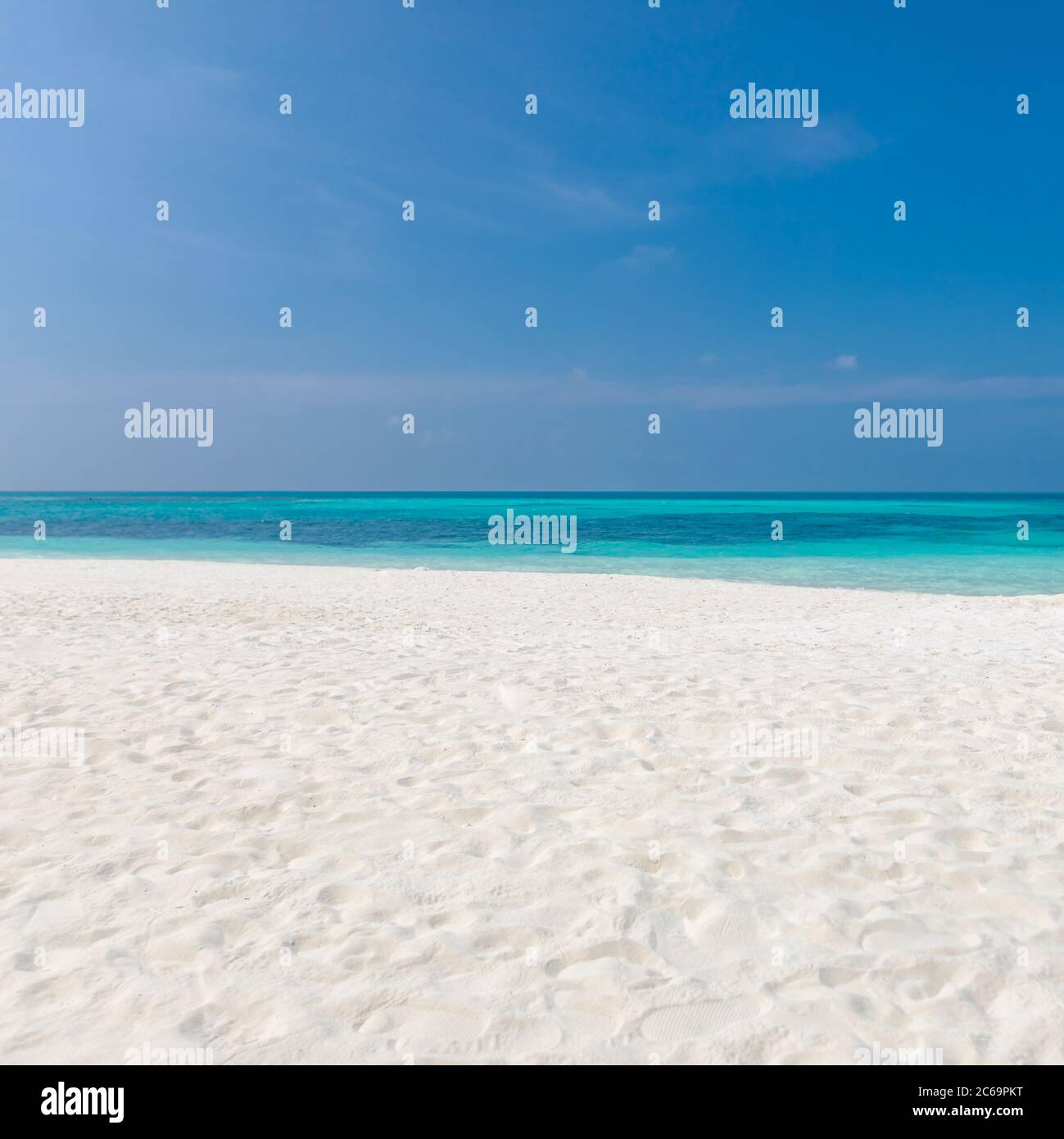 Summer sand and sea scenery hi-res stock photography and images - Alamy
