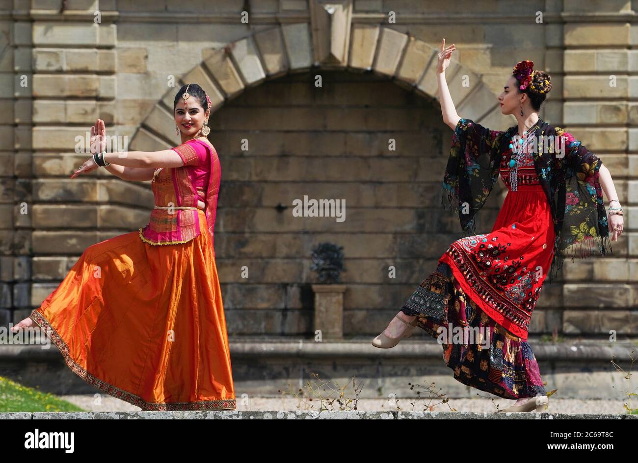 Two fridas kahlo hi-res stock photography and images - Alamy