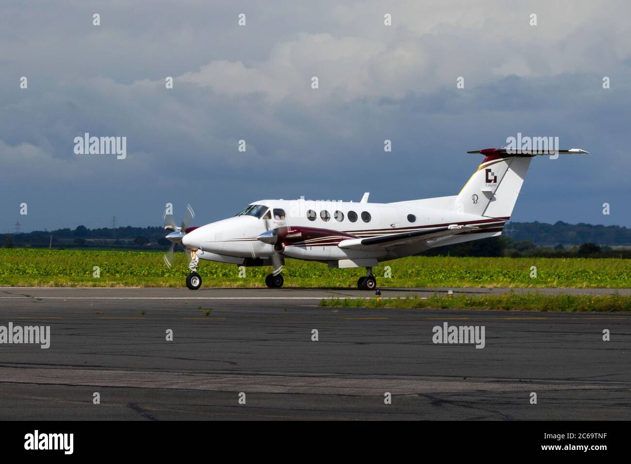 Twin jet turbine engines hi-res stock photography and images - Alamy