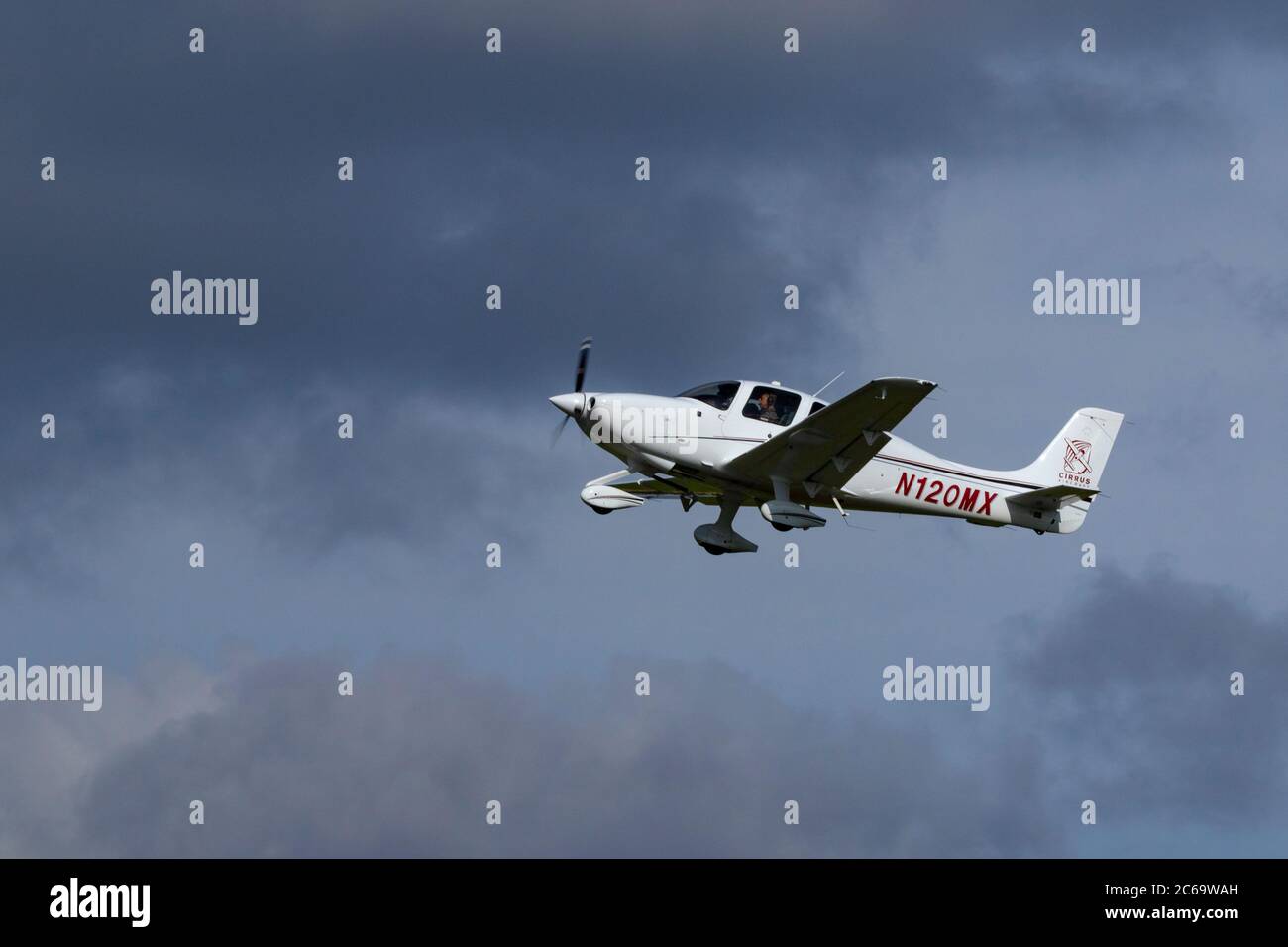 Cirrus sr20 hi-res stock photography and images - Alamy