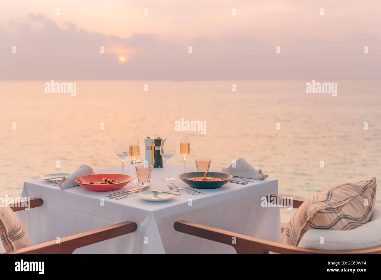 Fine dining table chair hi-res stock photography and images - Alamy