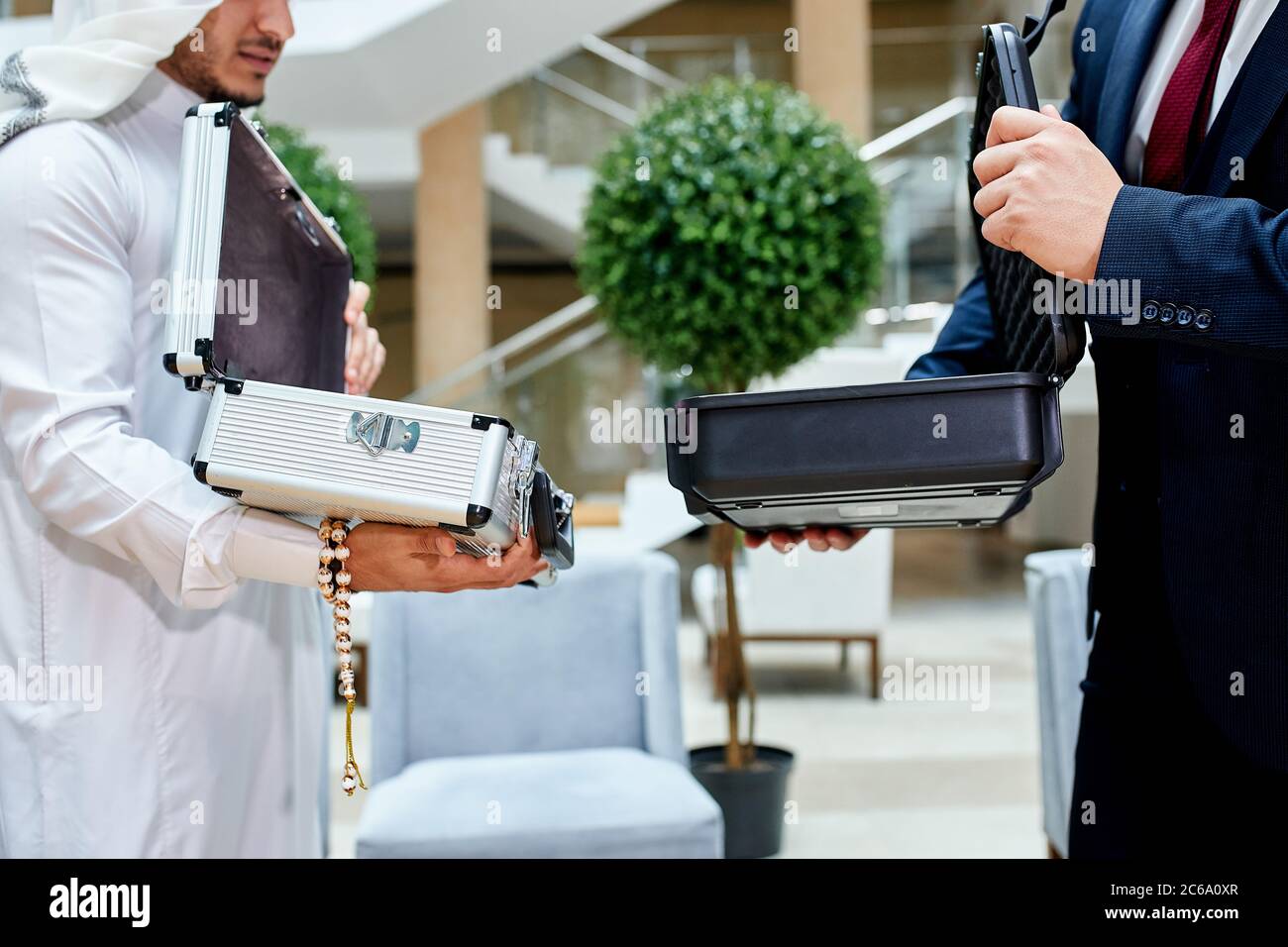 Muslim sheikhs hi-res stock photography and images - Alamy
