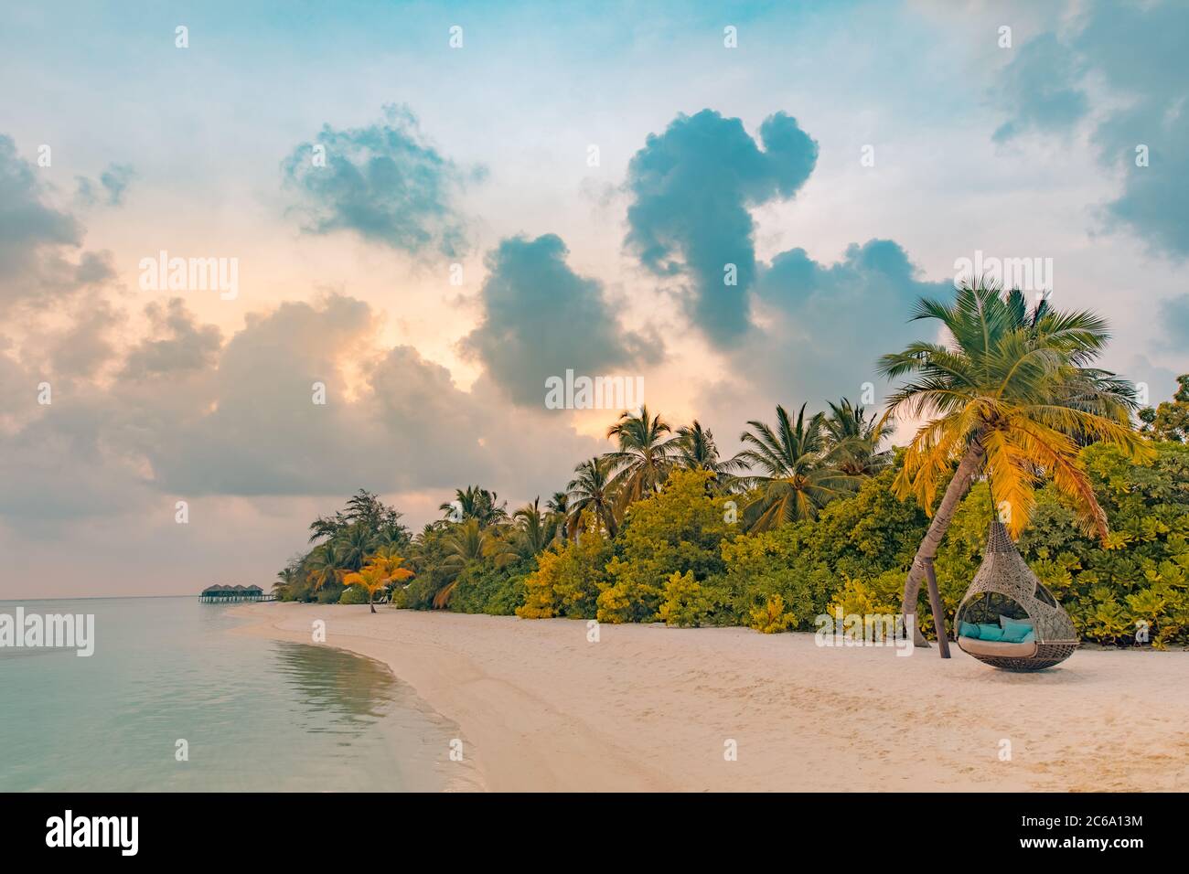 Perfect beach sunset, luxurious beachfront hotel resort in sunset light ...