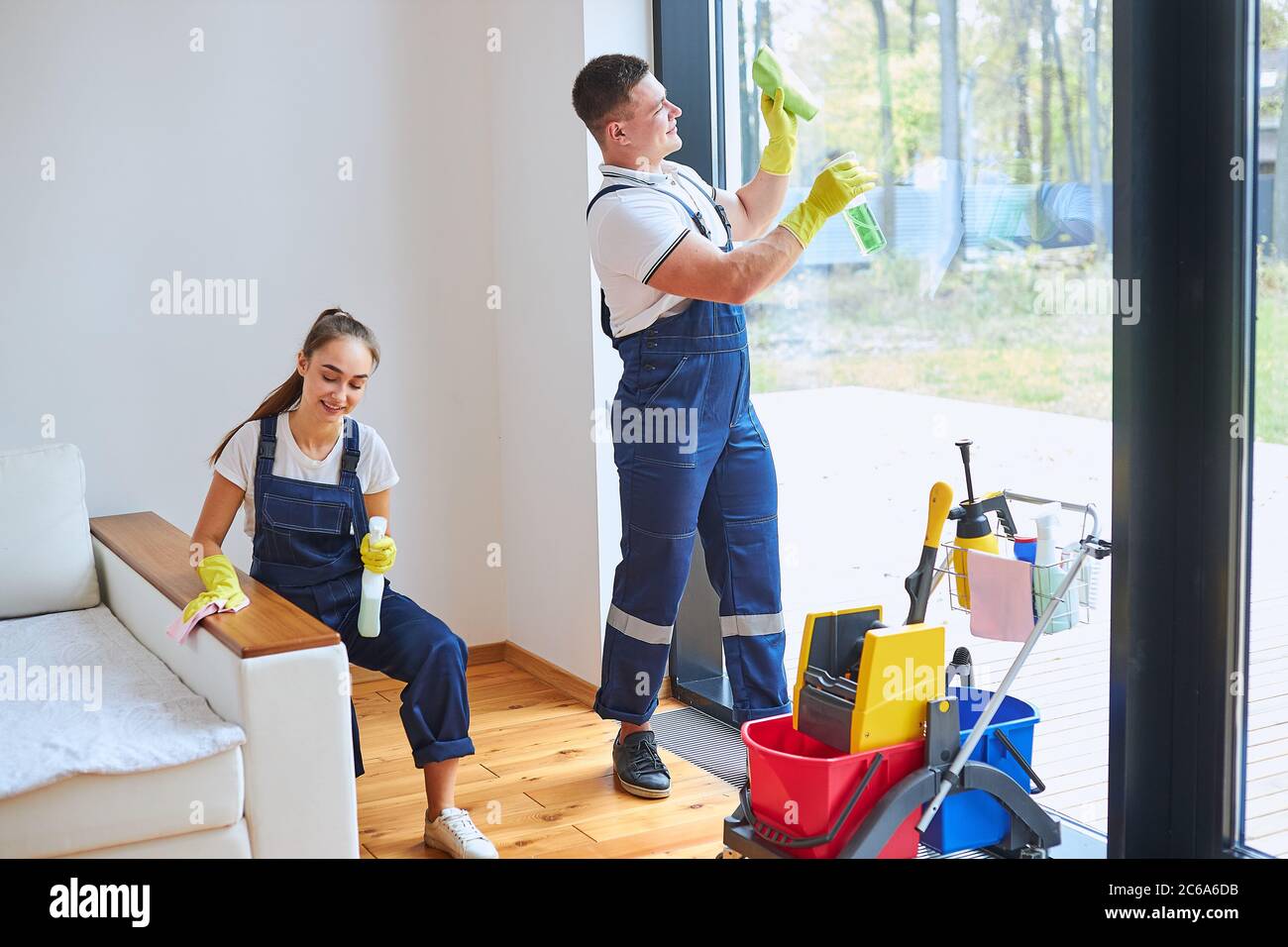 Wash uniforms hi-res stock photography and images - Alamy