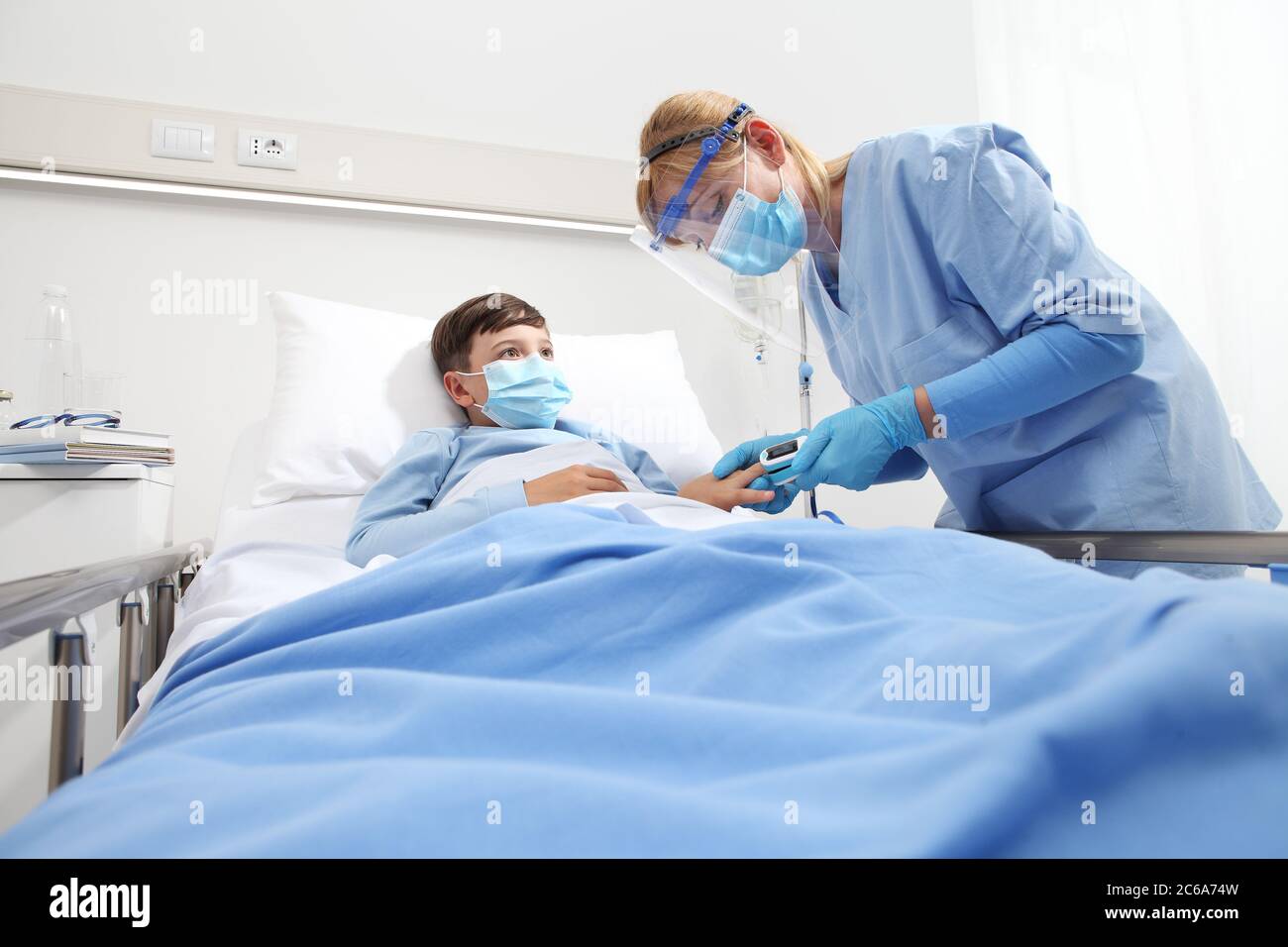 Pulse oximeter mask hi-res stock photography and images - Alamy