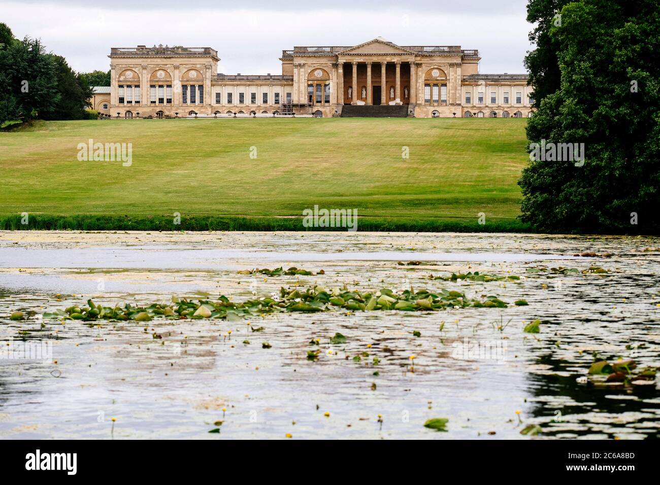 A view of Stowe National Trust gardens, in Stowe, Buckinghamshire Stock ...
