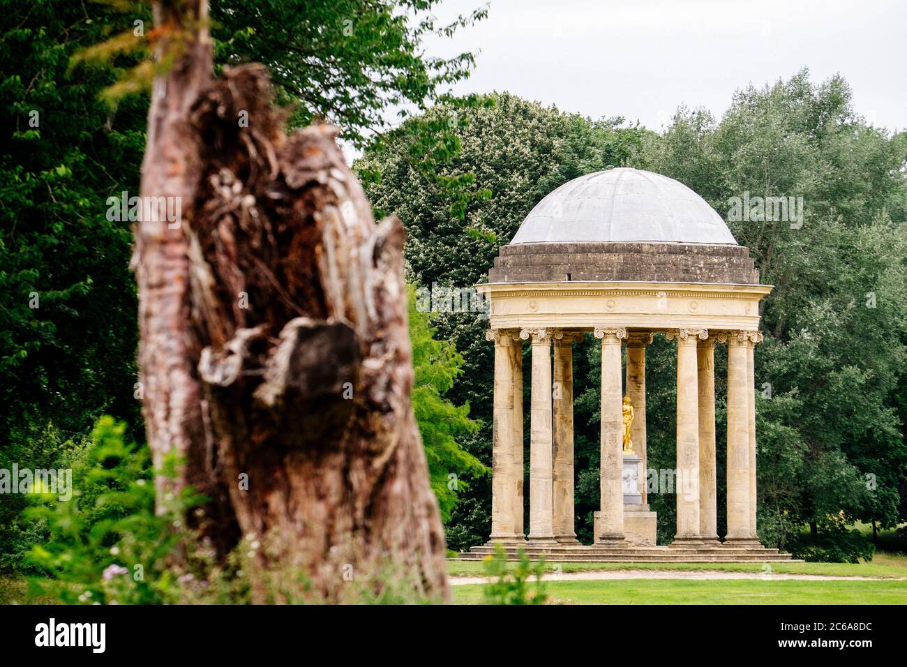 A view of Stowe National Trust gardens, in Stowe, Buckinghamshire Stock ...
