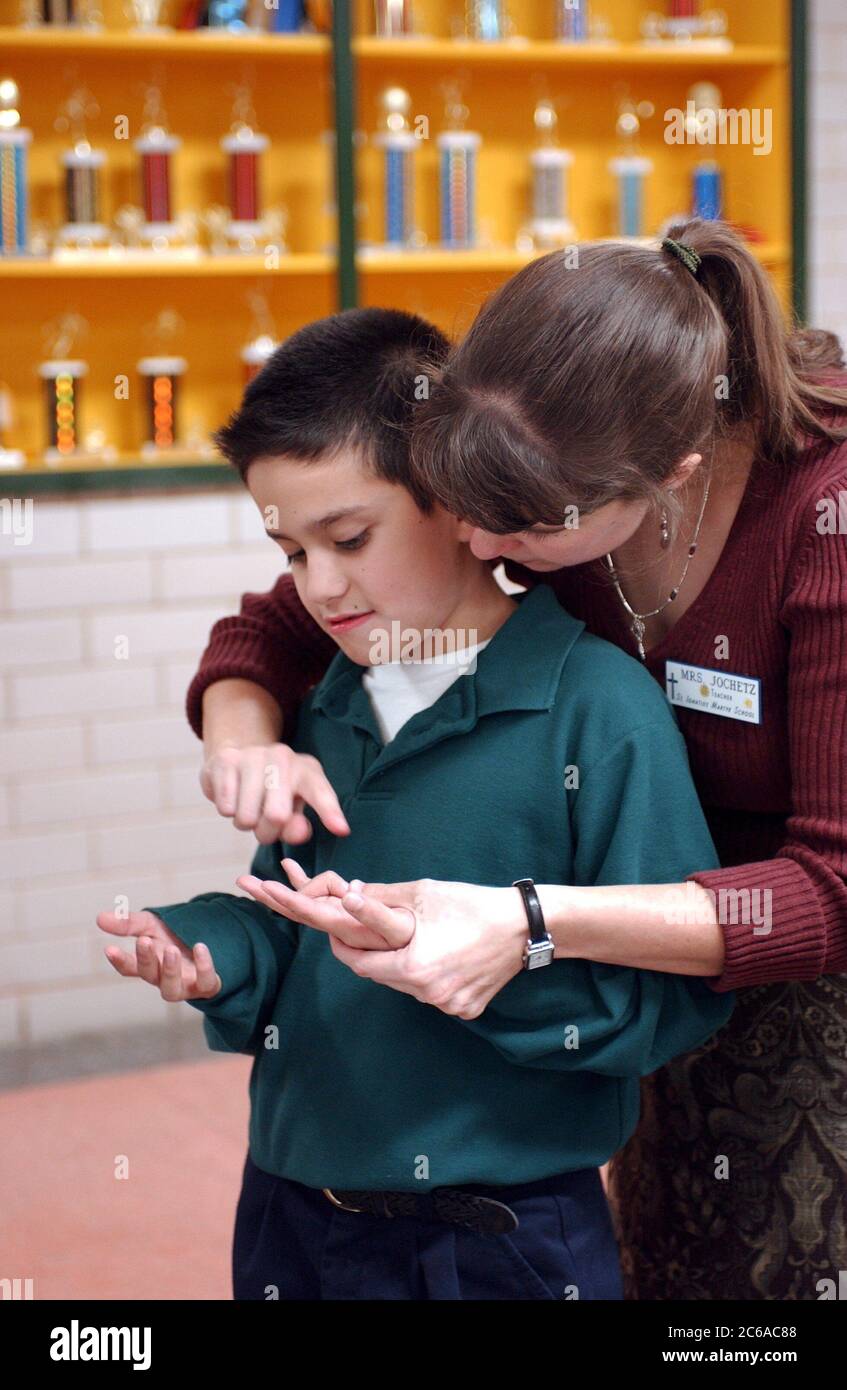 Austin, Texas USA, November 2003: Third grade teacher instructing ...