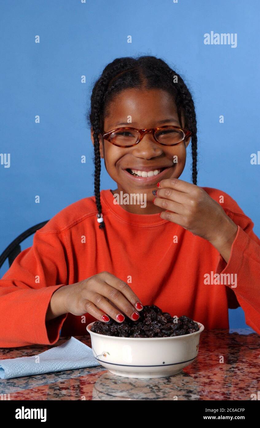 Austin, Texas USA, December 2003: 10-year-old African American girl ...
