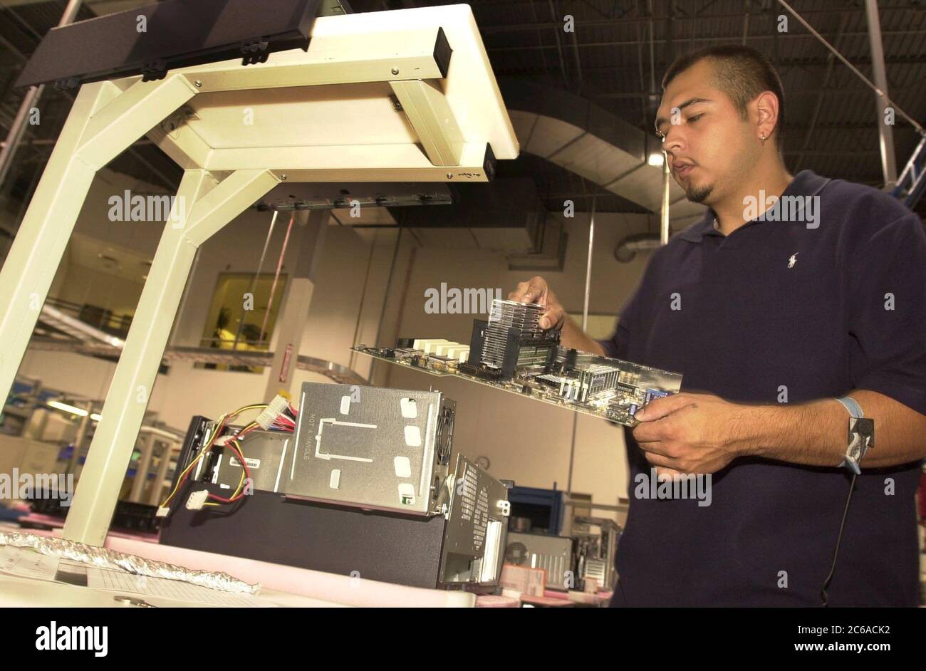 Austin, Texas USA, 13JUL00: Server manufacturing process at Dell ...