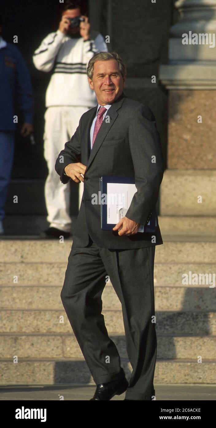 Austin Texas USA, December 6 2000: Texas Gov. George W. Bush, waves to ...