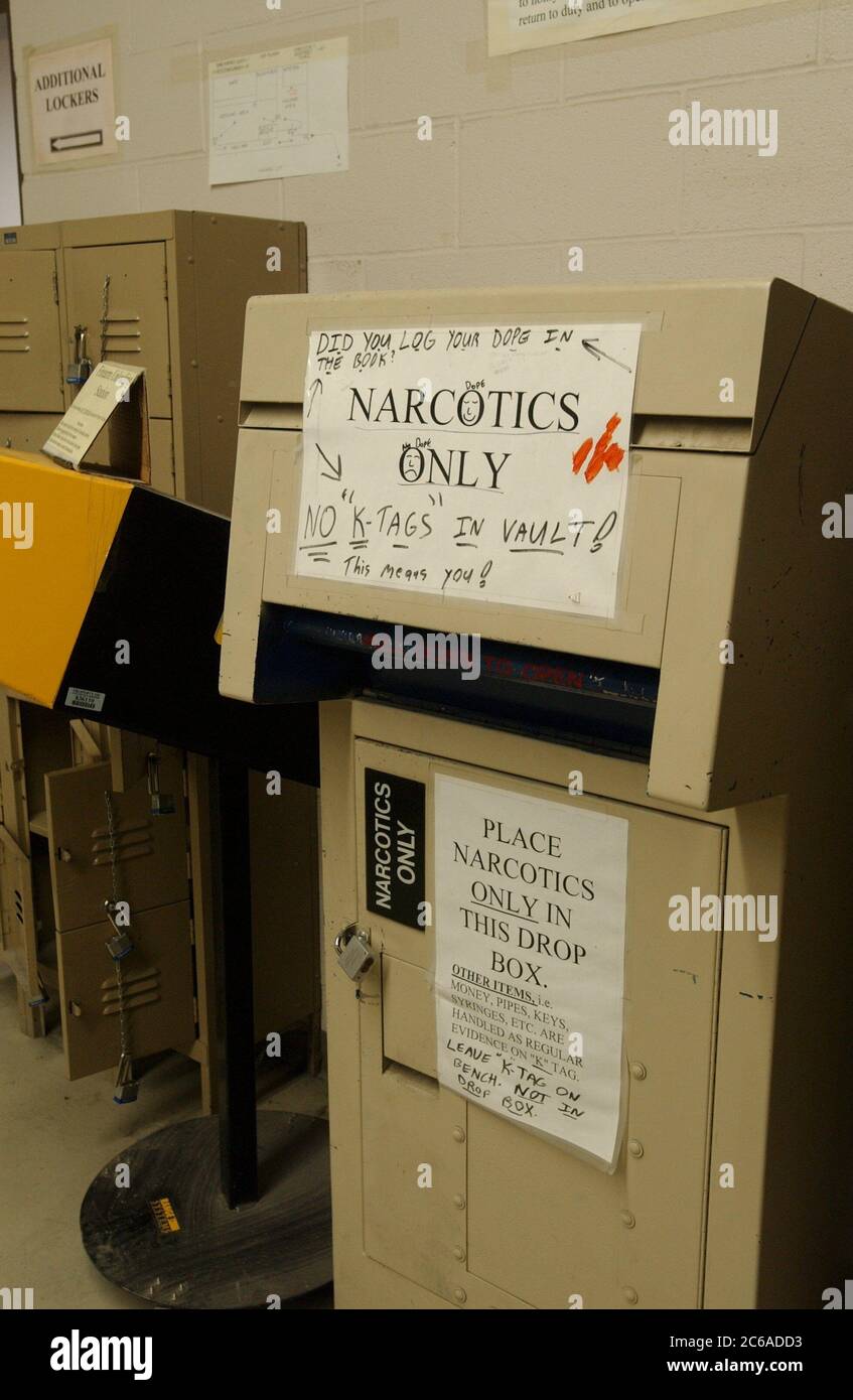 Police evidence room hi-res stock photography and images - Alamy