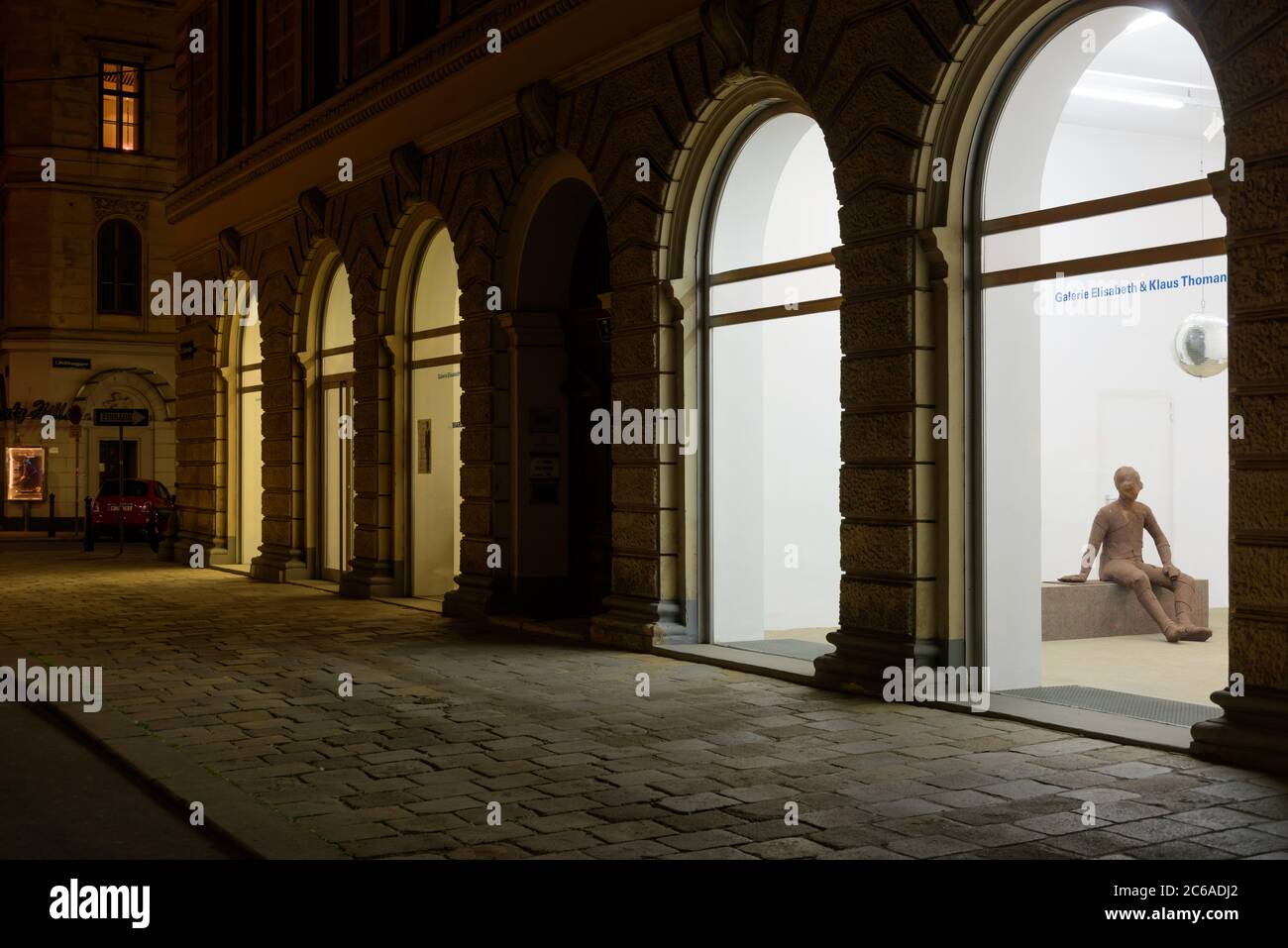 Wien, Galerie in der Innenstadt // Vienna, Gallery in the historic ...