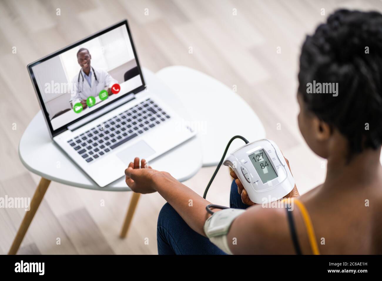 African doctor laptop hi-res stock photography and images - Alamy