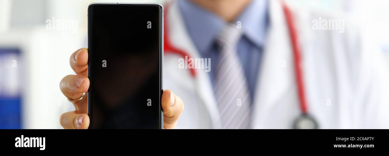 Doctor mobile device hi-res stock photography and images - Alamy