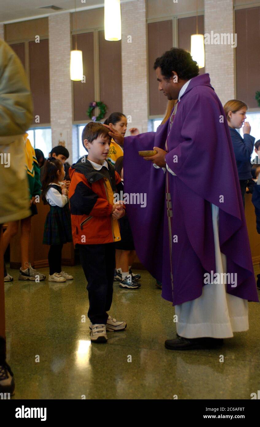 Austin, Texas USA, December 2003: Visiting Indian priest gives ...