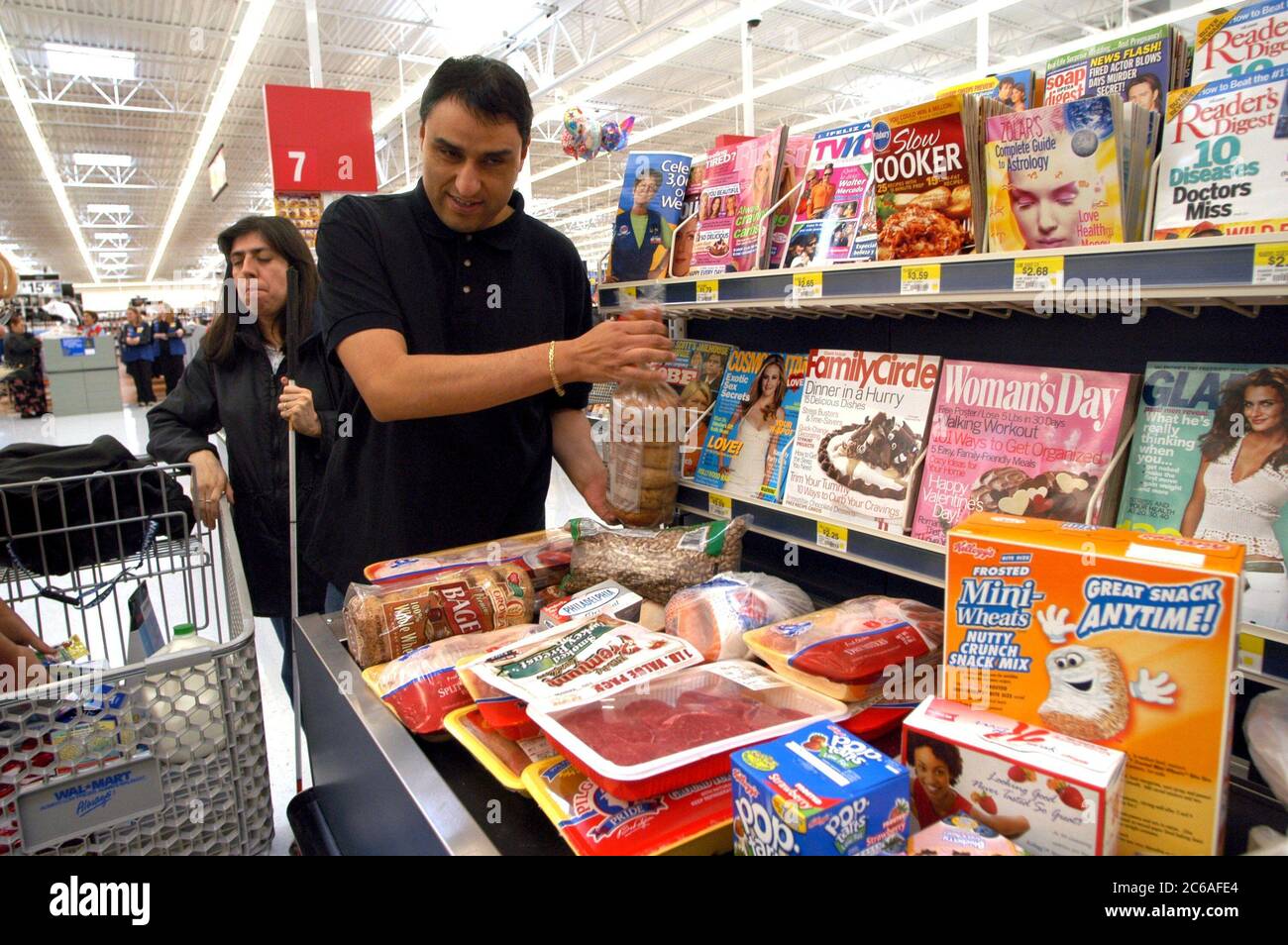 Couple grand opening hi-res stock photography and images - Alamy