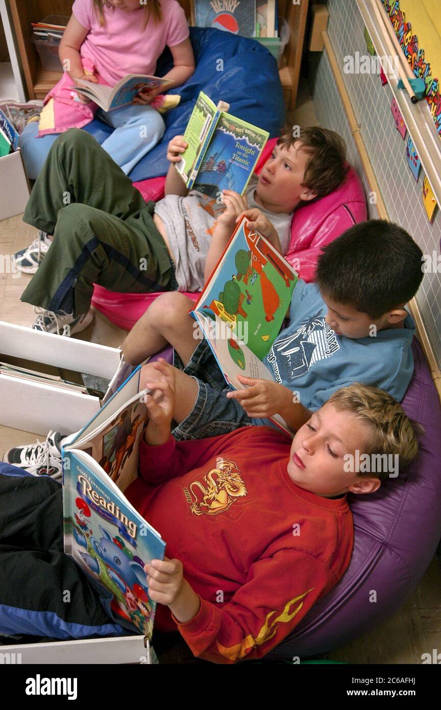 First public reading hi-res stock photography and images - Alamy