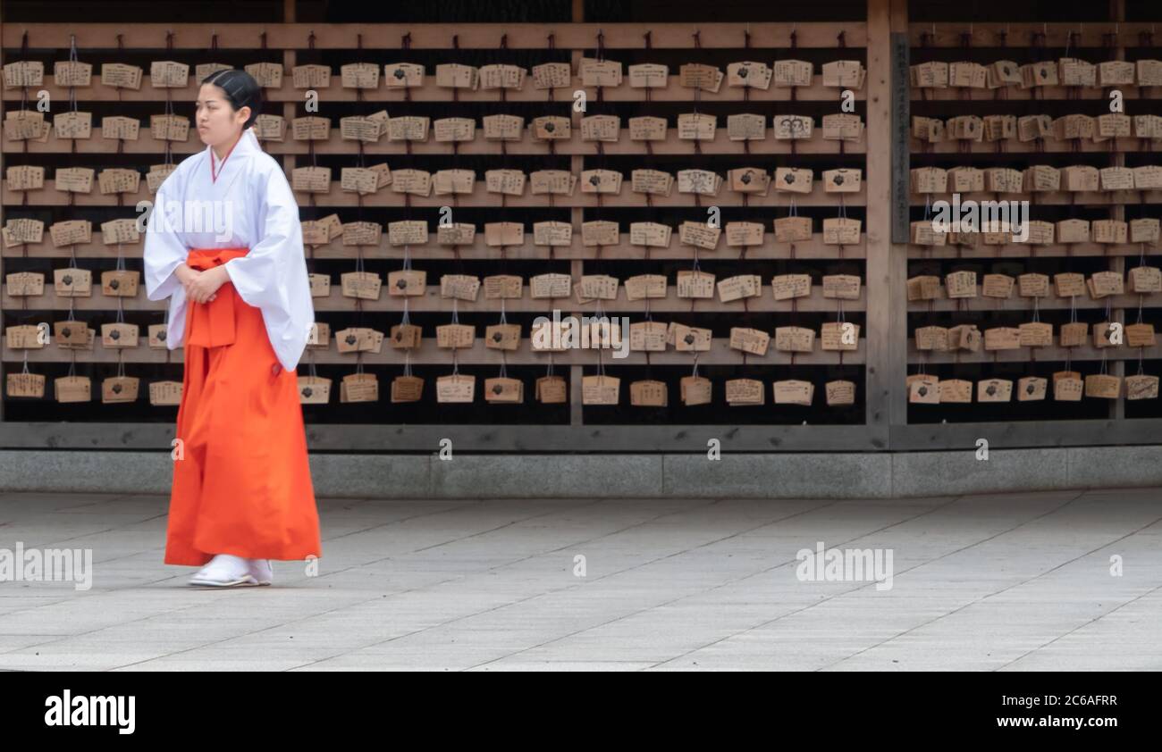 Miko japan hi-res stock photography and images - Alamy
