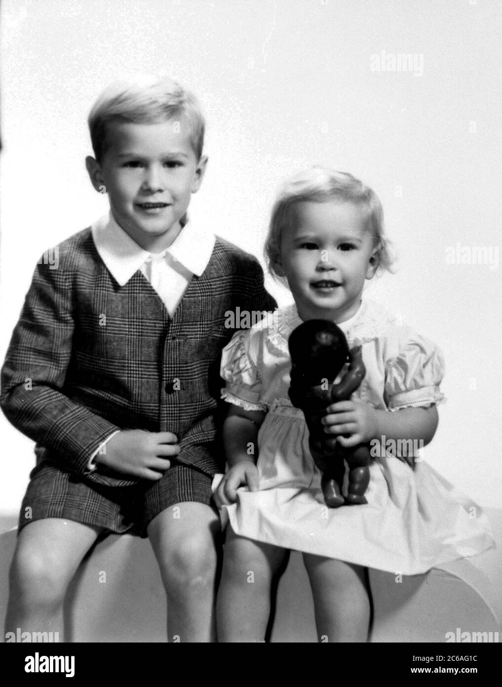 HS604 Portrait of George W. and Robin Bush, Midland, TX, early 1950s ...