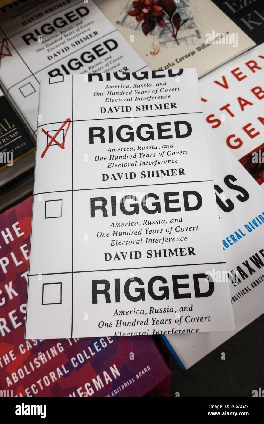 Booksellers table hi-res stock photography and images - Alamy