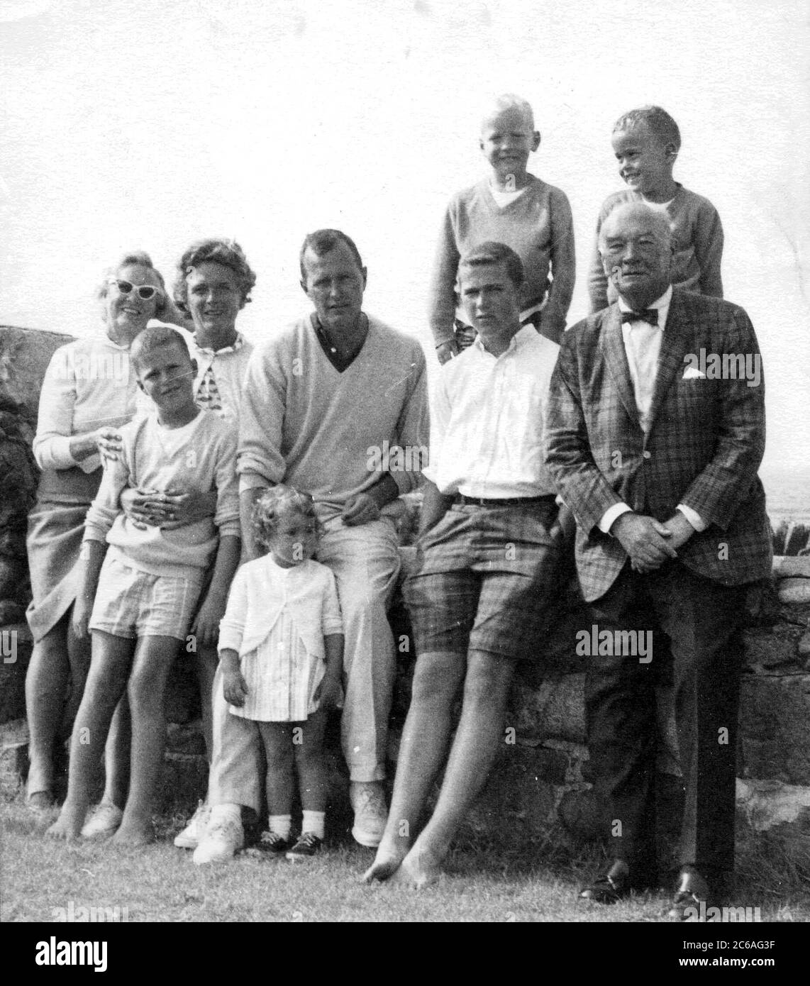 HS733 (l to r) Willa Pierce (Barbara's step-mother), Barbara, Jeb ...