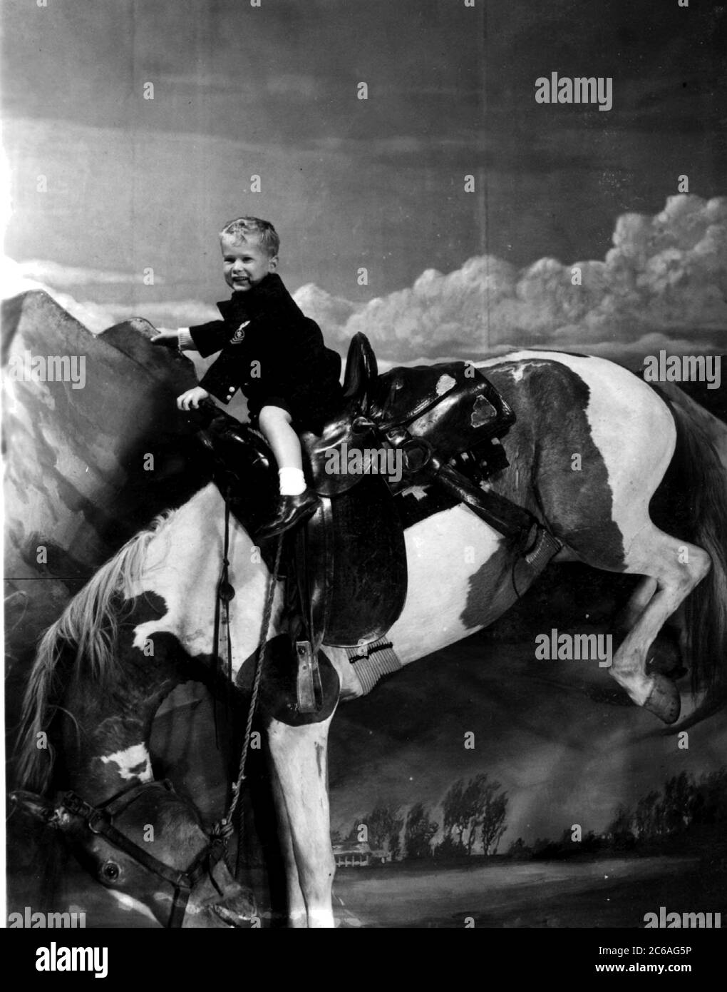 HS376-B George W. Bush poses on a cutout of a bucking bronco at Knott's ...