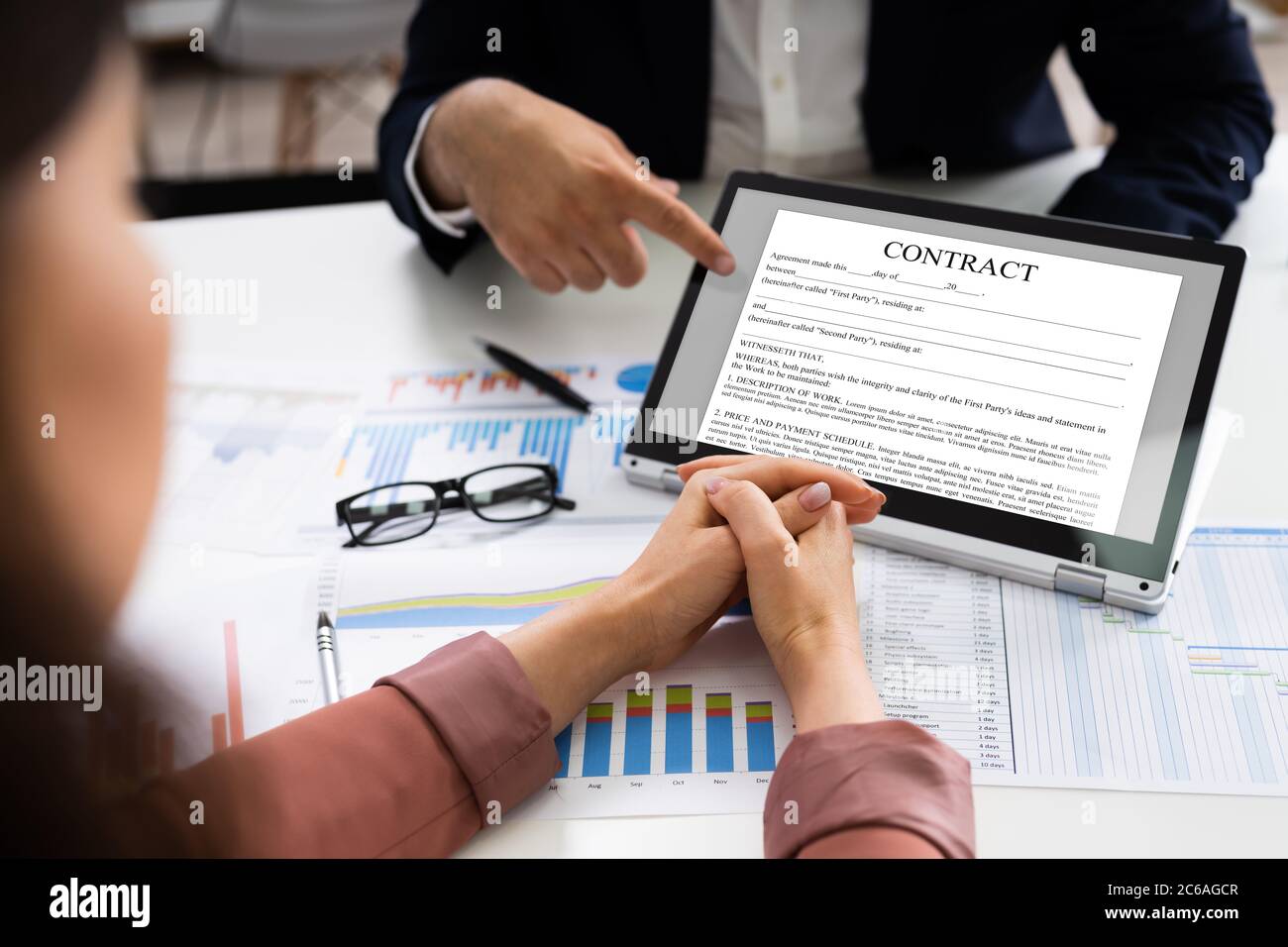 Laptop contract hi-res stock photography and images - Alamy