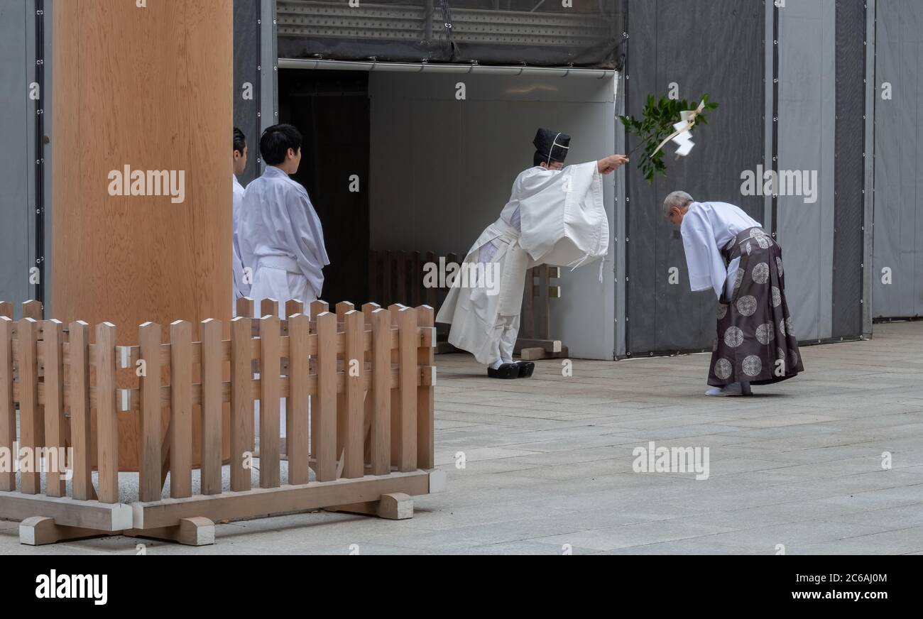 Temple priests in traditional clothing at Meiji Jingu Shinto shrine ...