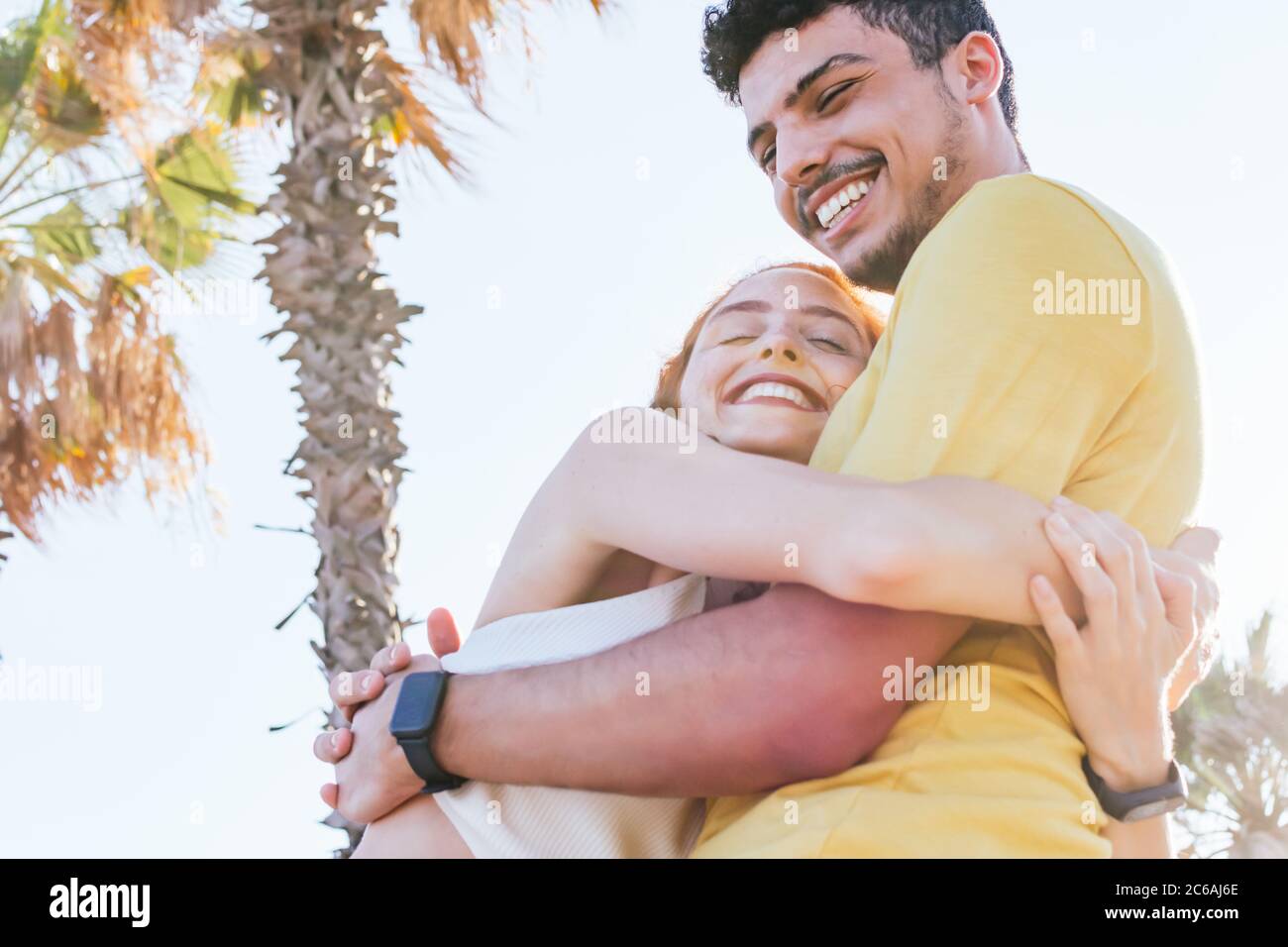 Couple sun laughing hugging hi-res stock photography and images - Alamy