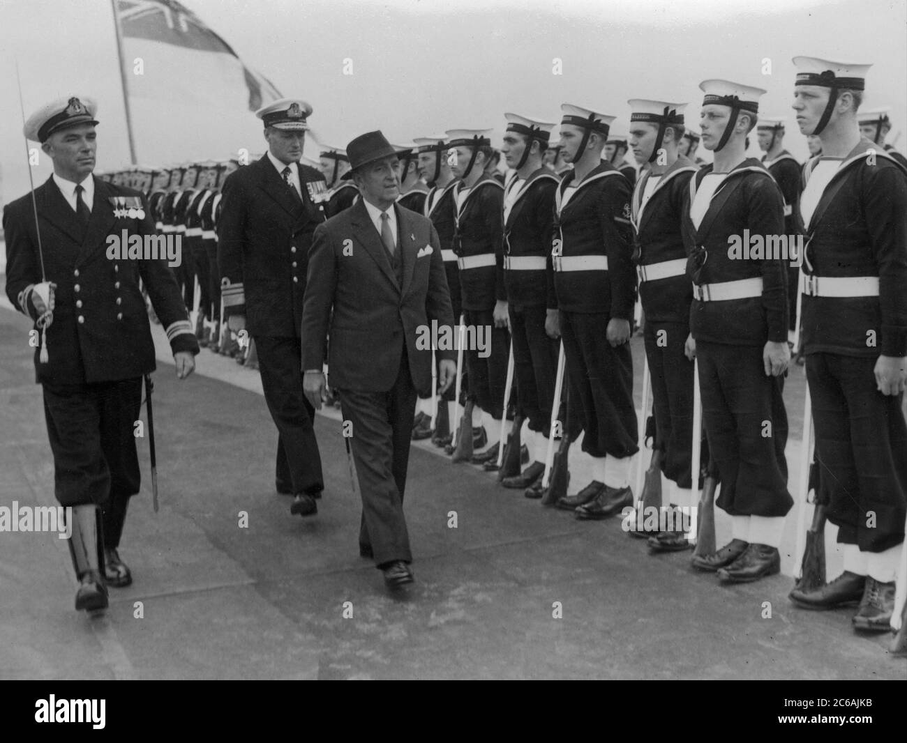Royal navy sailors hi-res stock photography and images - Alamy