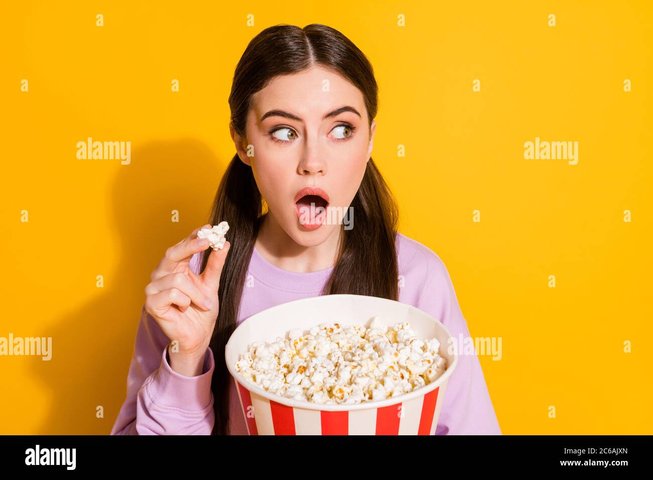 Close-up portrait of her she nice attractive funky amazed brunet girl ...