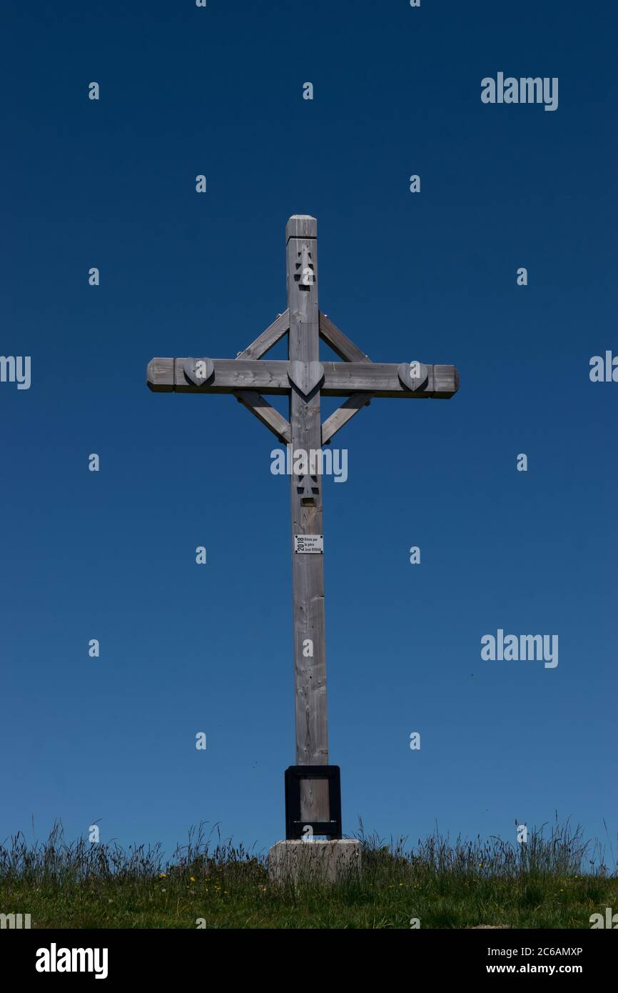 Mountain cross hi-res stock photography and images - Alamy