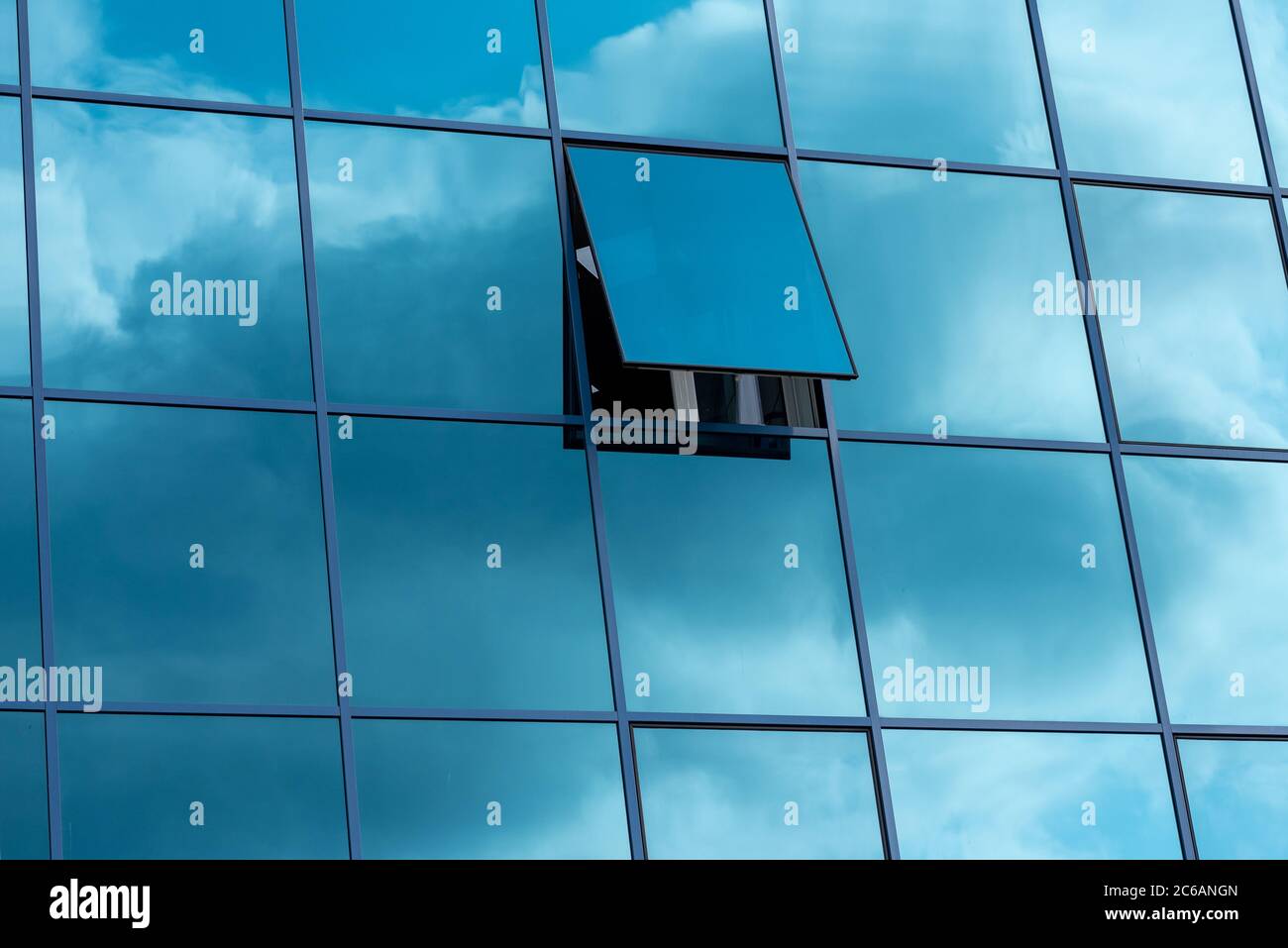 Windows sky reflection hi-res stock photography and images - Alamy
