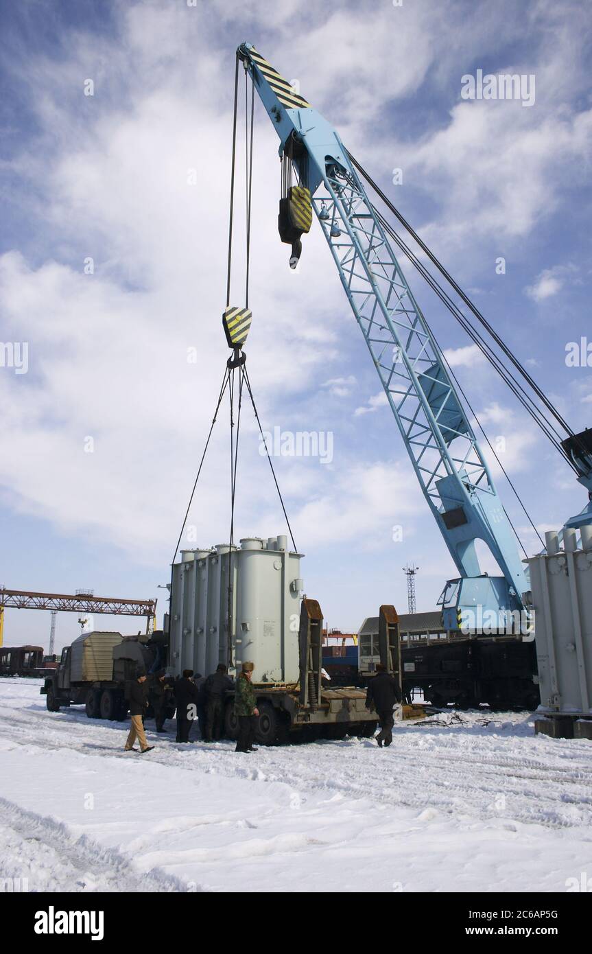 Loading box trailer truck hi-res stock photography and images - Alamy