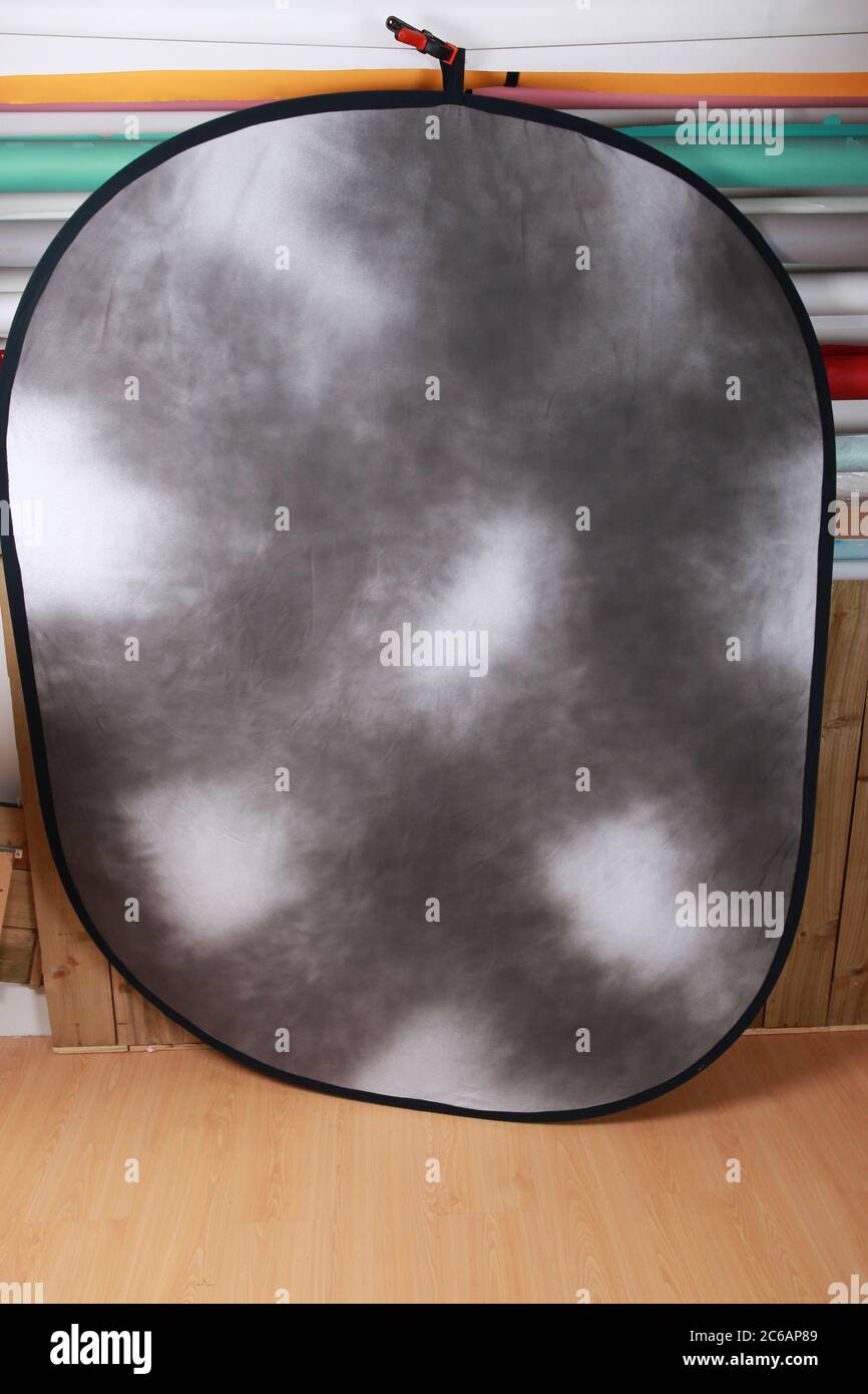 Photographer studio backdrop hi-res stock photography and images - Alamy