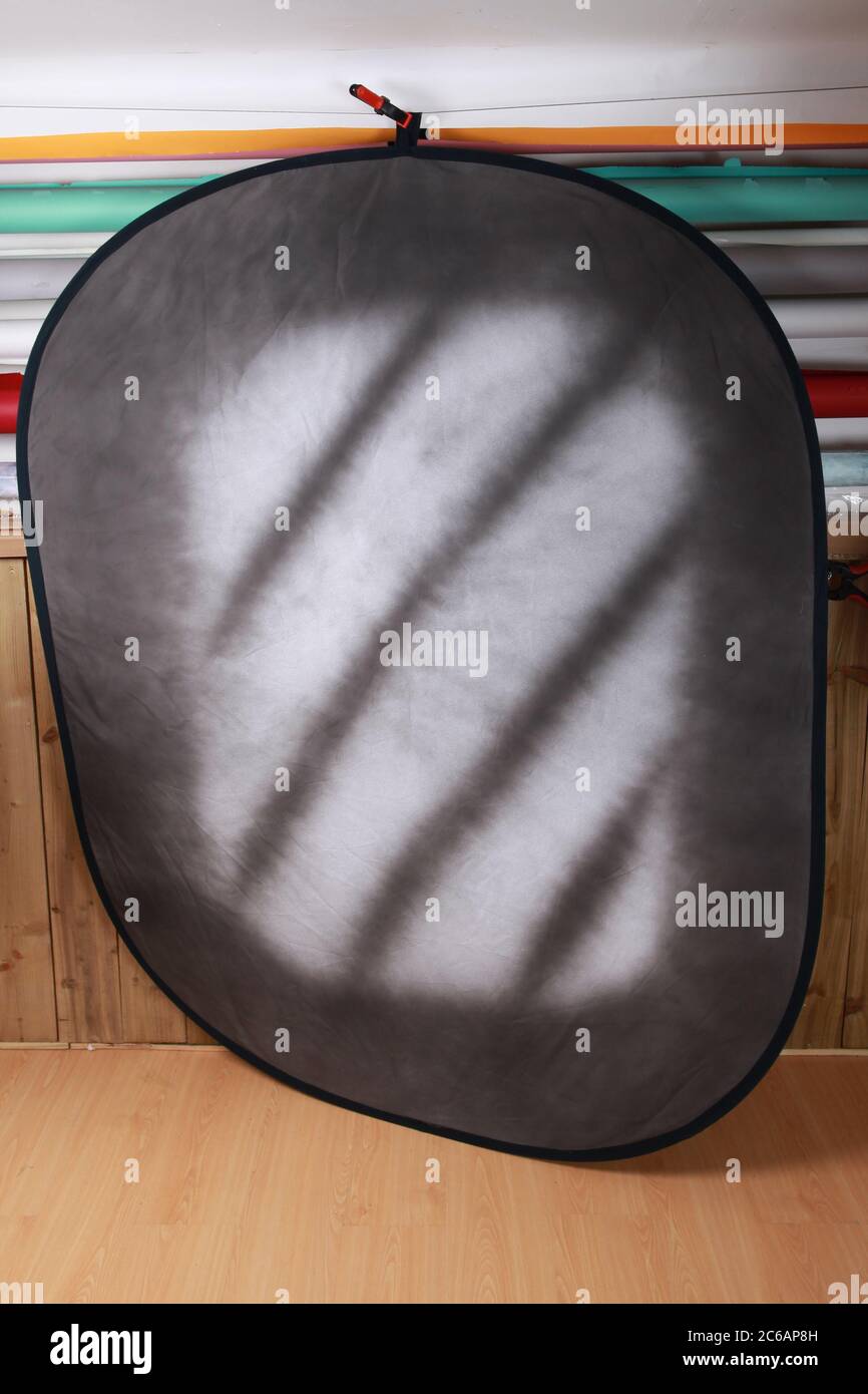 Camera studio backdrop photographer hi-res stock photography and images ...