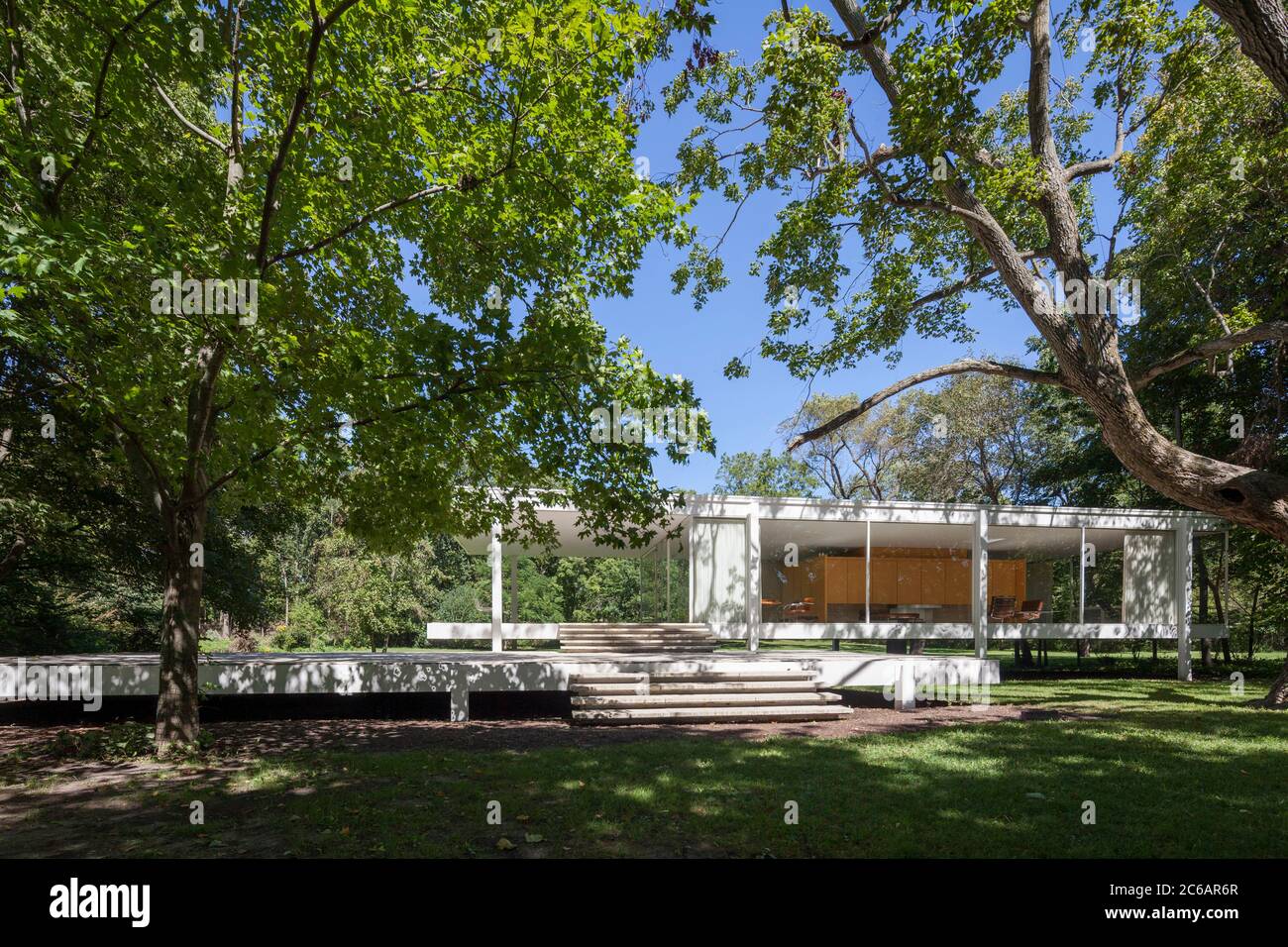 Farnsworth House by Ludwig Mies van der Rohe, Plano, Illinois, USA ...
