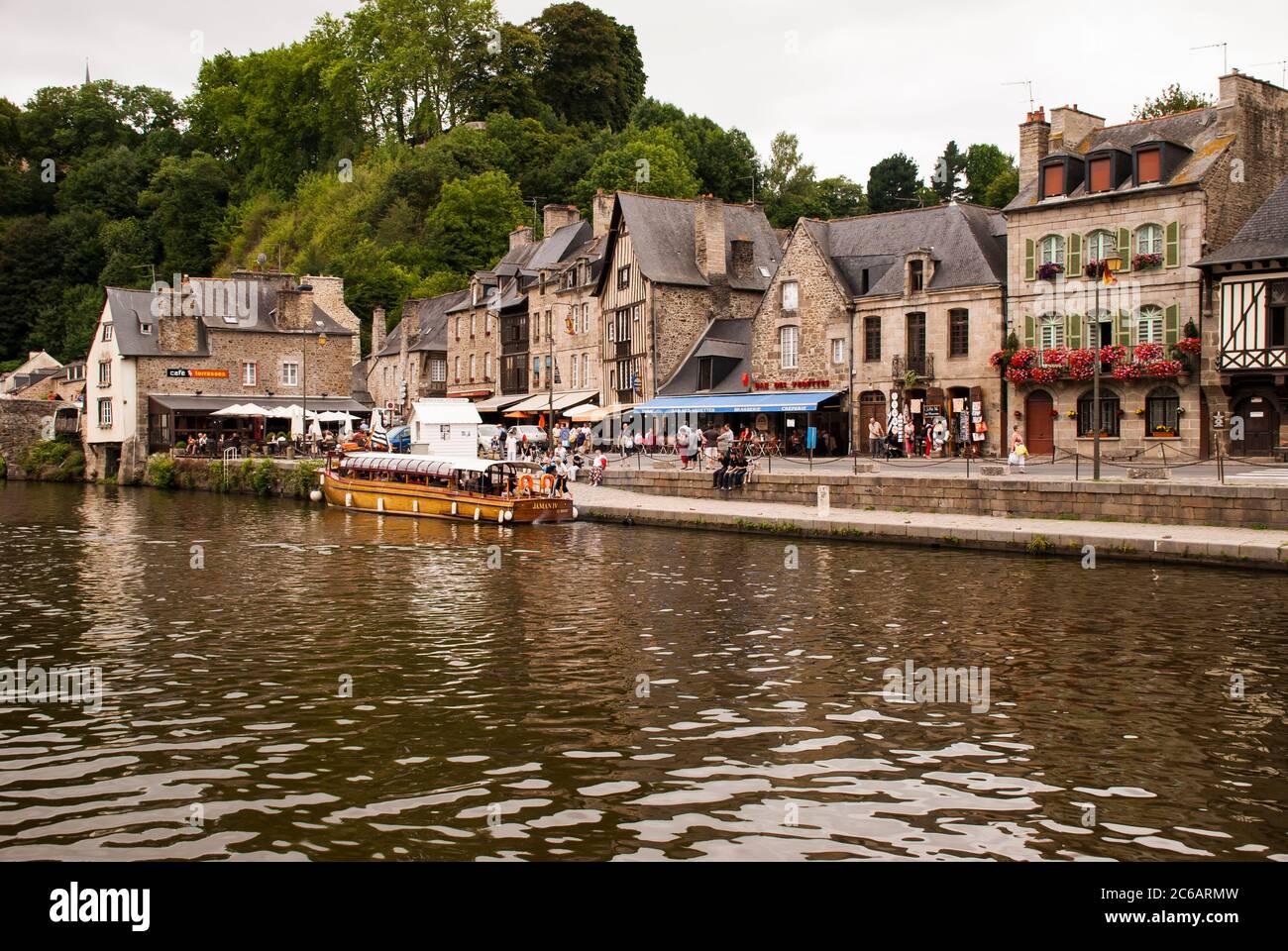 Dinan francia hi-res stock photography and images - Alamy