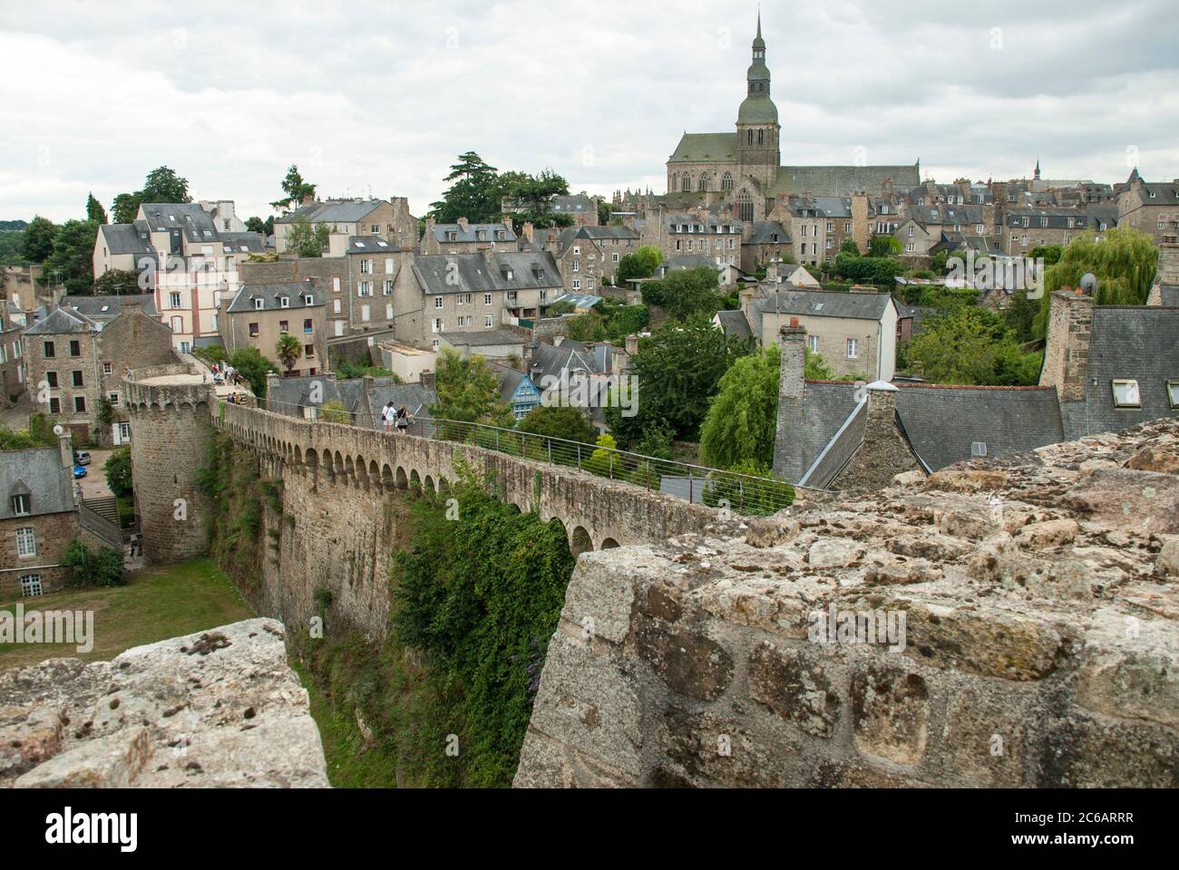Dinan francia hi-res stock photography and images - Alamy
