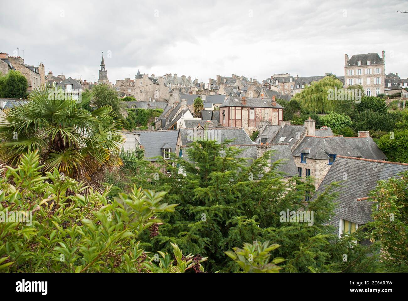 Dinan francia hi-res stock photography and images - Alamy